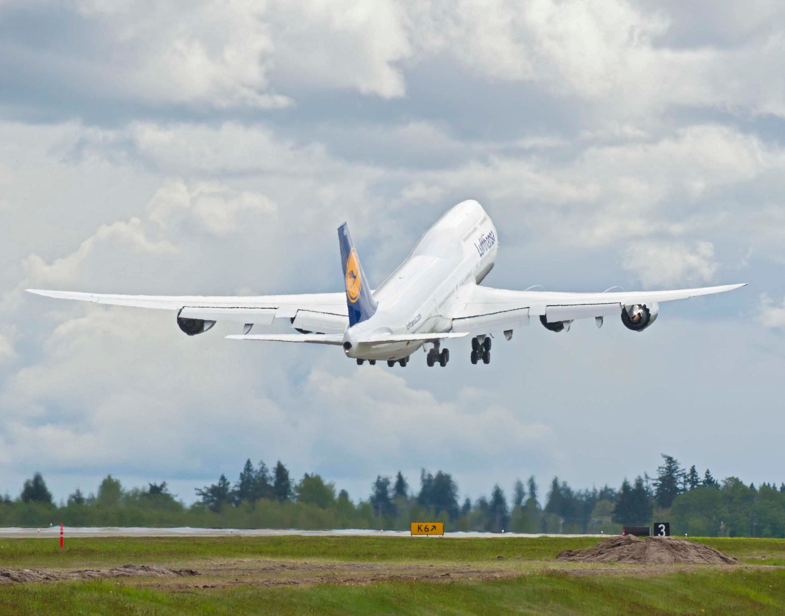 16 Years Ago Today Lufthansa Became The First Passenger Airline To ...