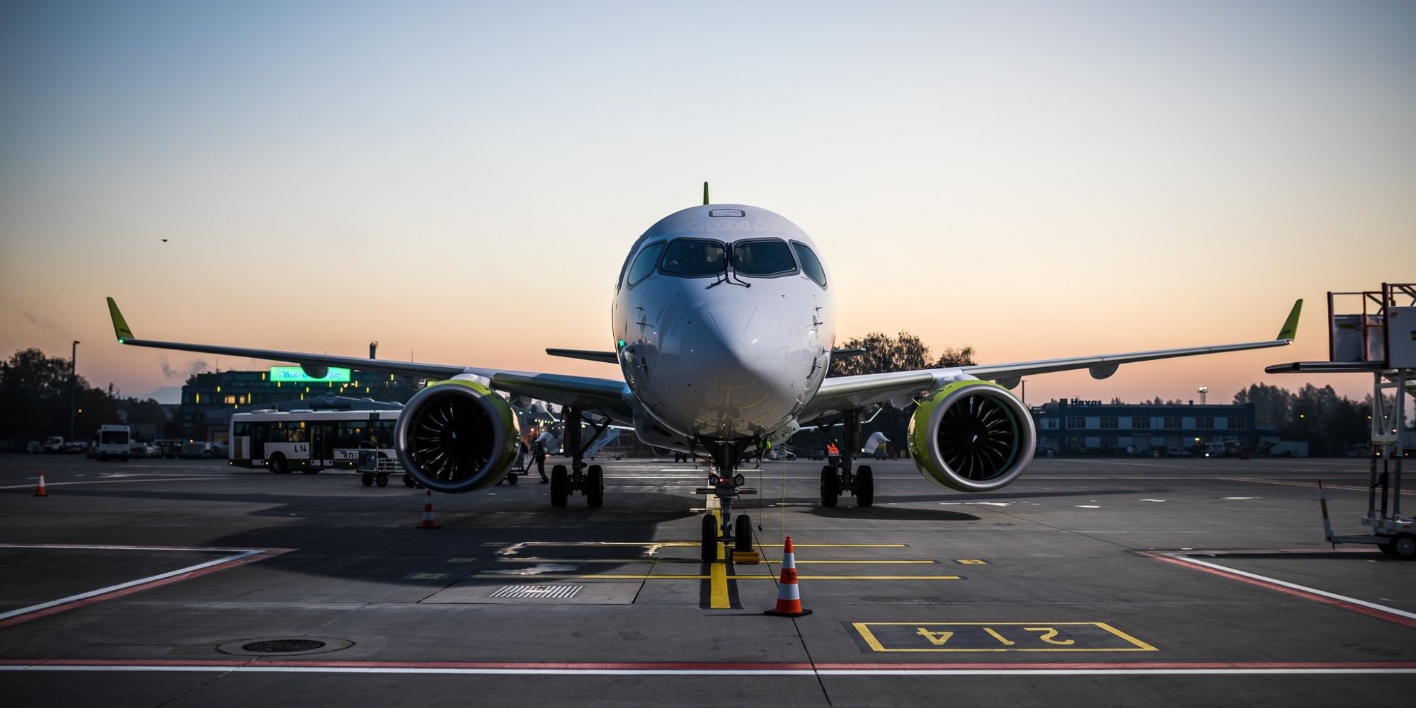 Side By Side Comparison: How Airbus A220 Operators Have Configured ...