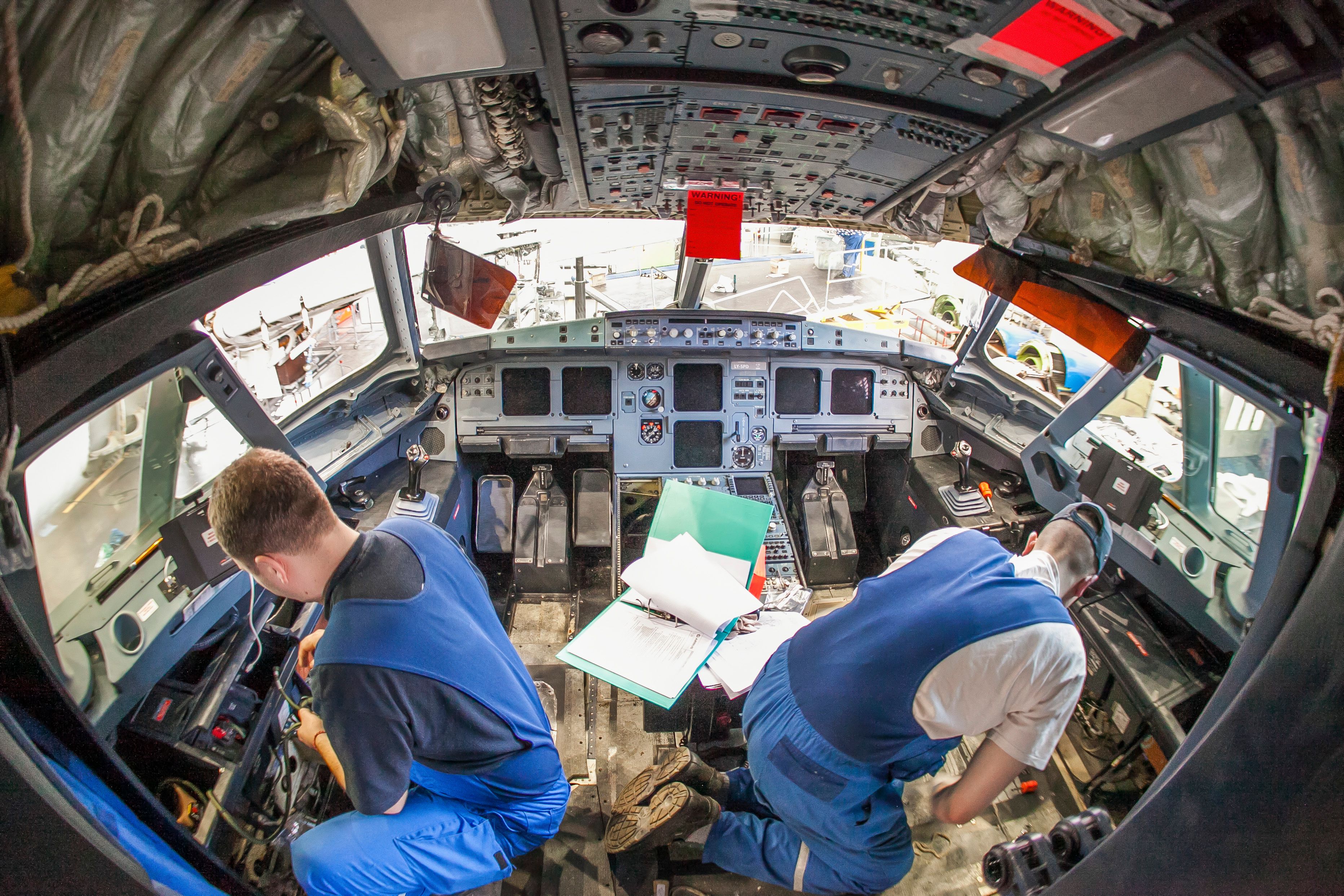 The Development Cycle And Cost Of Modern Commercial Airliners