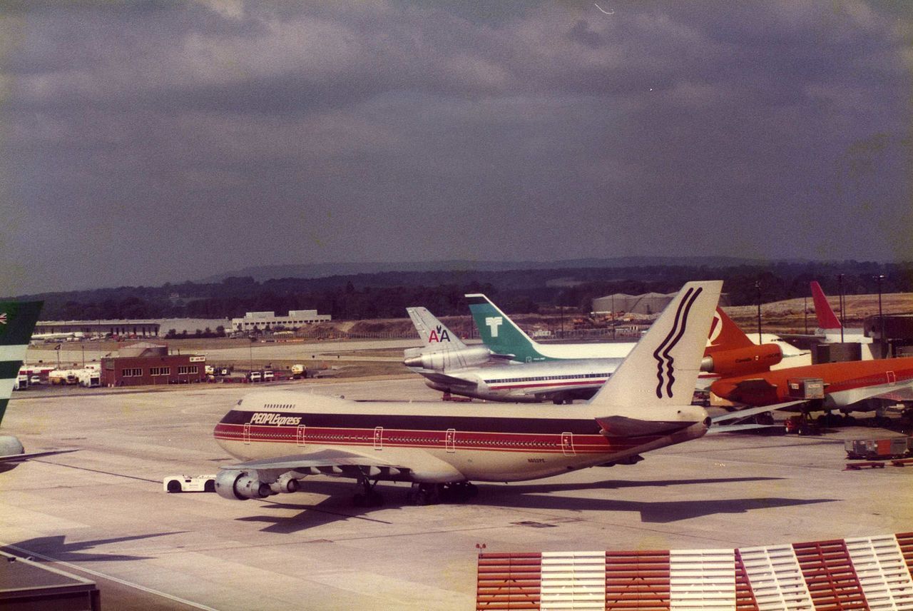 Which Aircraft Types Did People Express Airlines Fly?