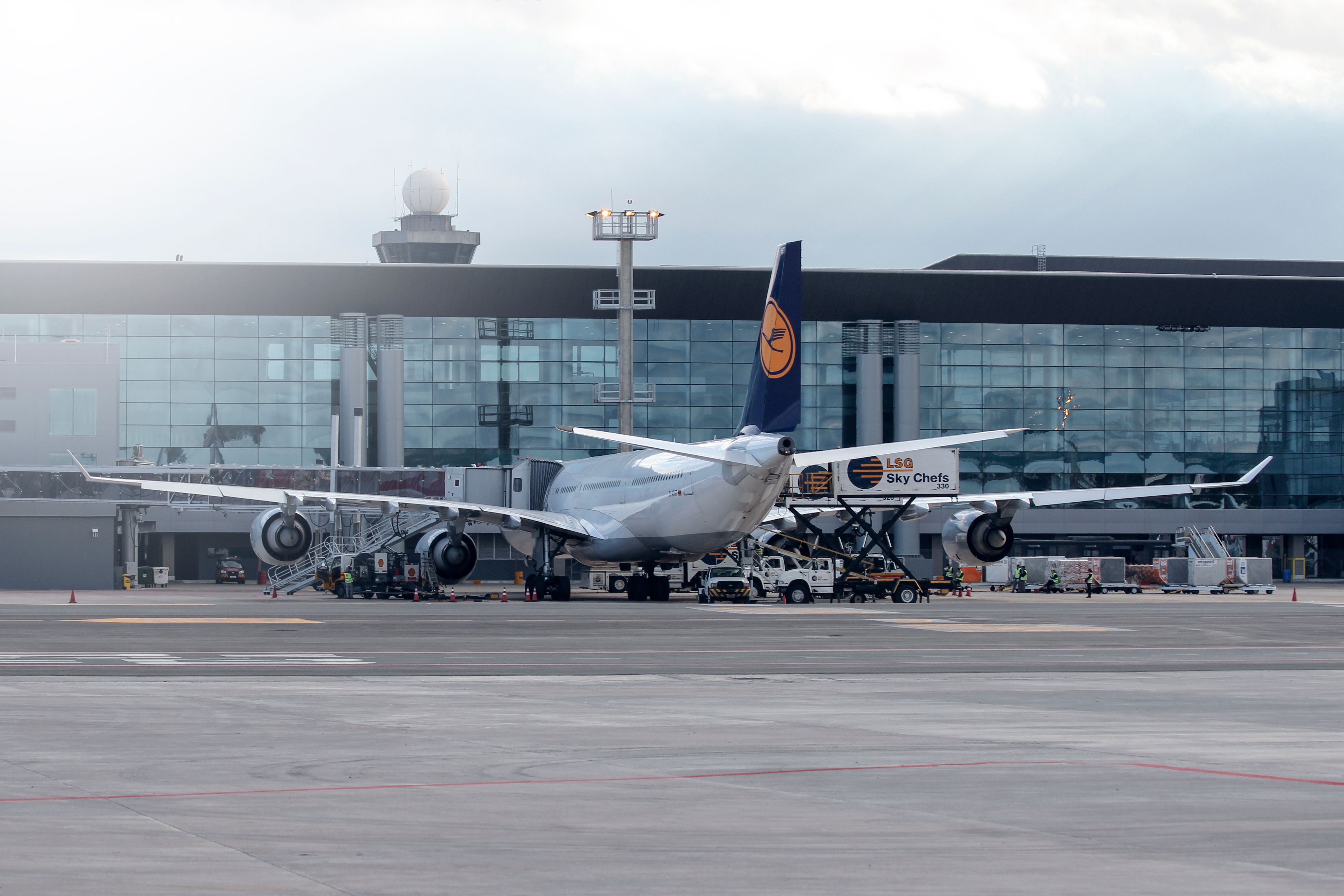 Top 5: The US-Bound Lufthansa Routes With The Most Airbus A340 Flights ...