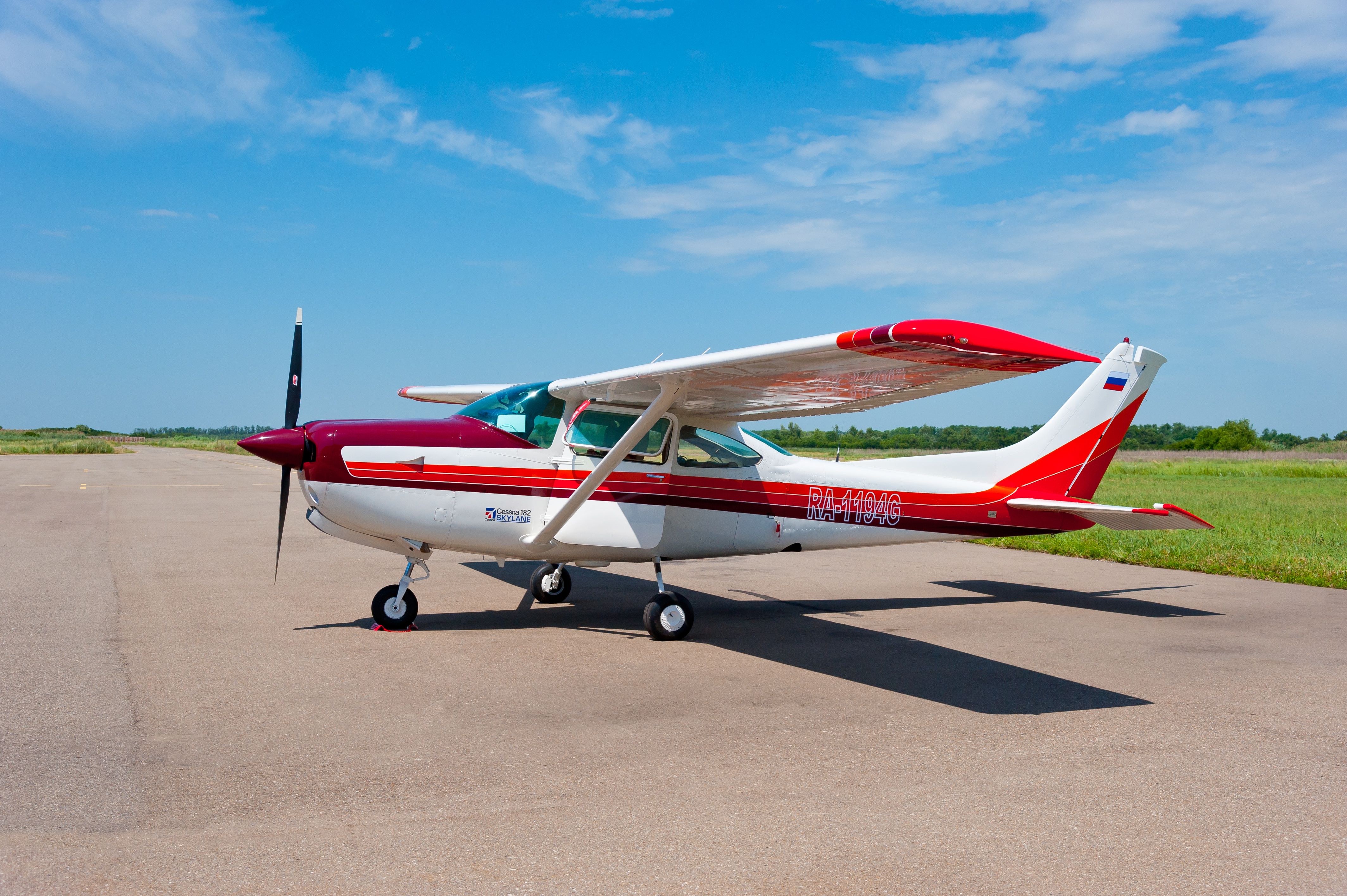 Cessna 182Q Hits Road Vehicle In Buckingham During Landing Attempt