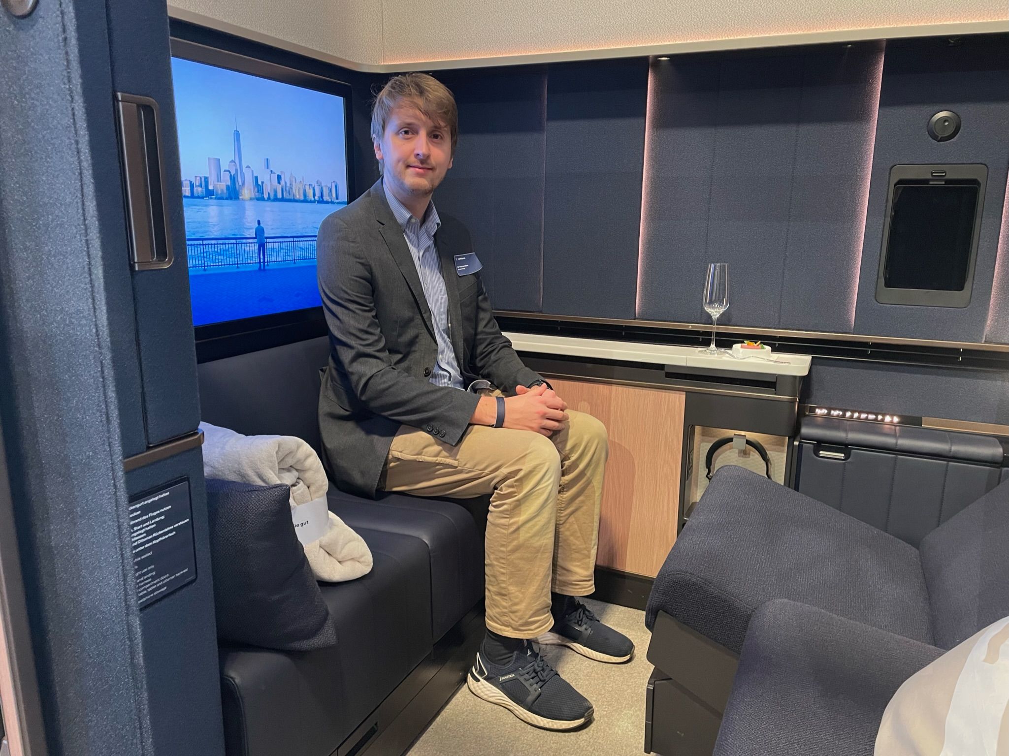 Wow: Lufthansa Reveals Meter-Wide First Class Suite Plus Seats