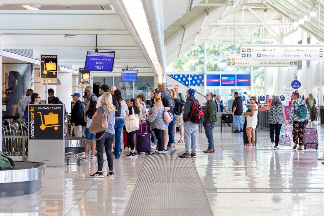 Which US Airports Allow Airside Access To Non-Passengers?