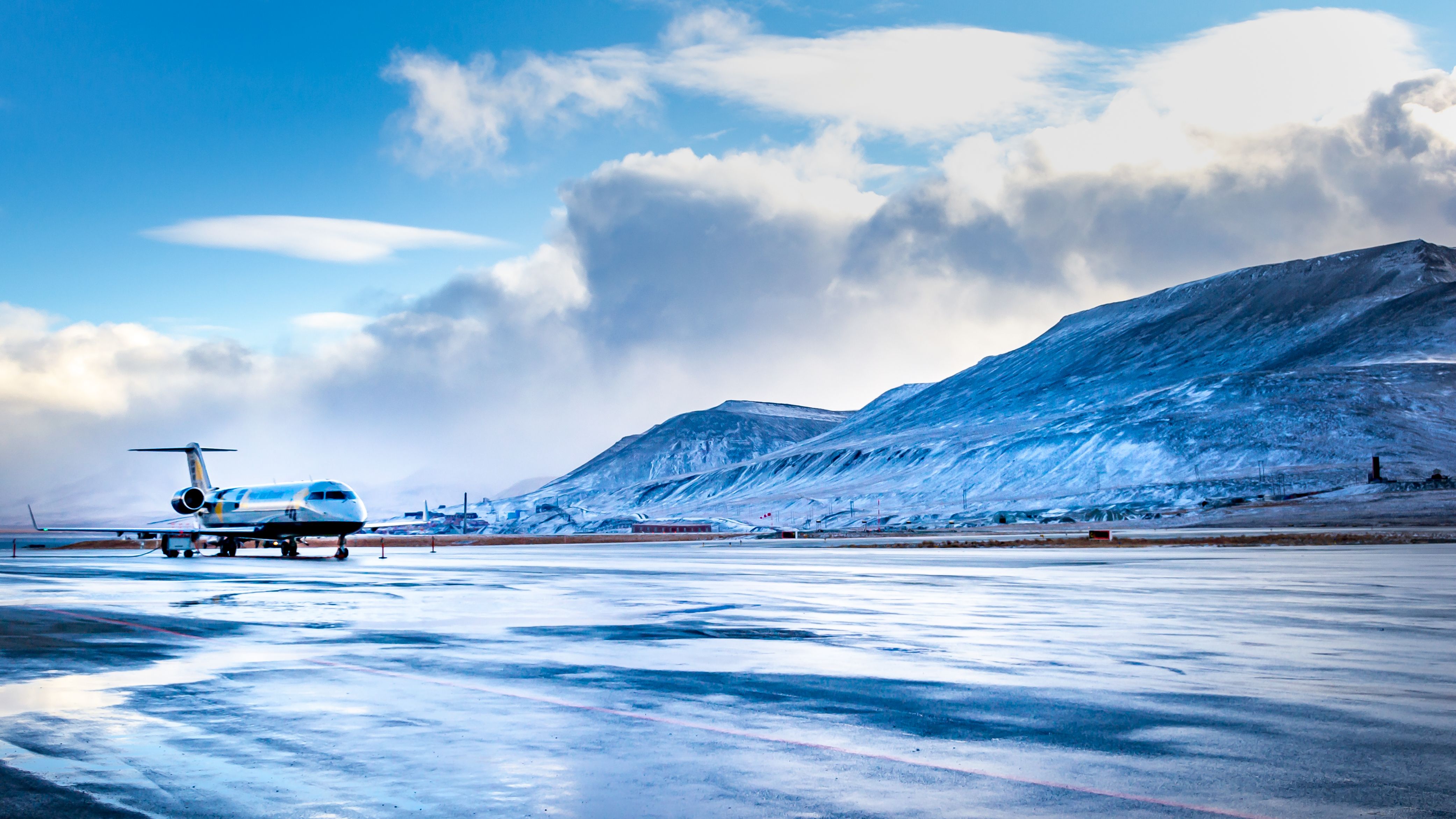 In The Air & On The Ground: How Pilots Slow Planes Down