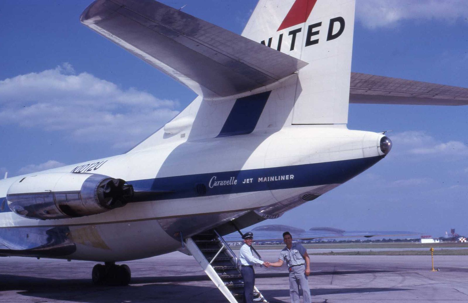 History: Why Did The Sud Aviation Caravelle Have Triangular Windows?