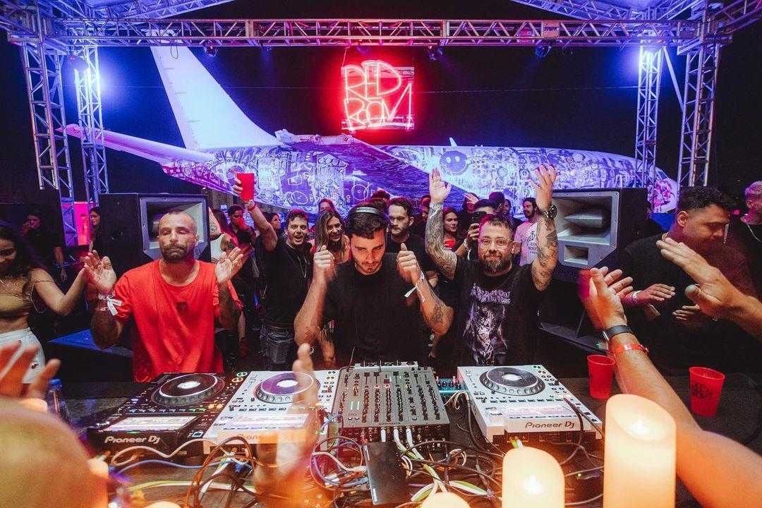 An Old Boeing 737-200 Will Become An Electronic Music Venue In Brazil