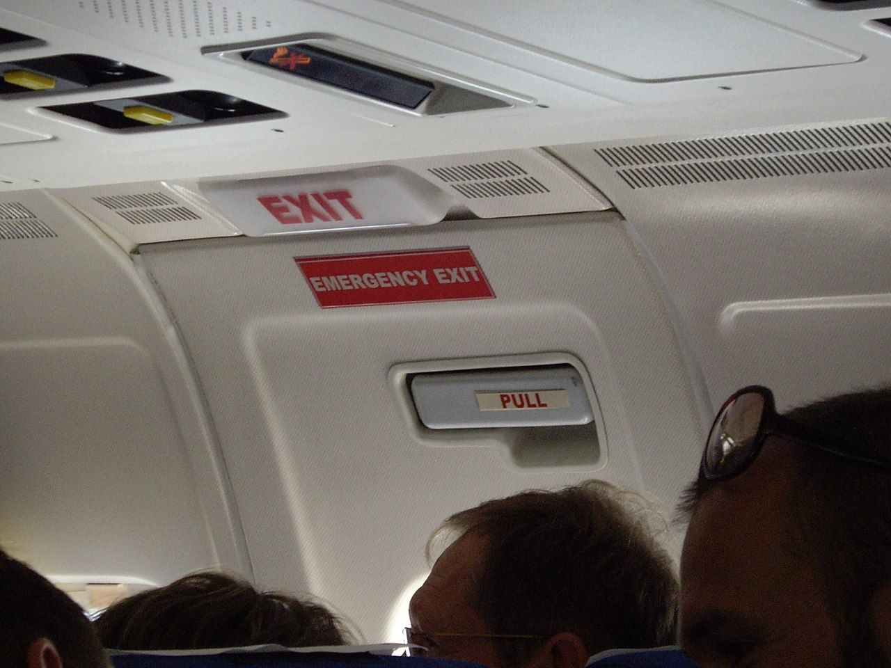 Sun Country Passenger Jumps Out Of Boeing 737 to Escape Arrest in ...