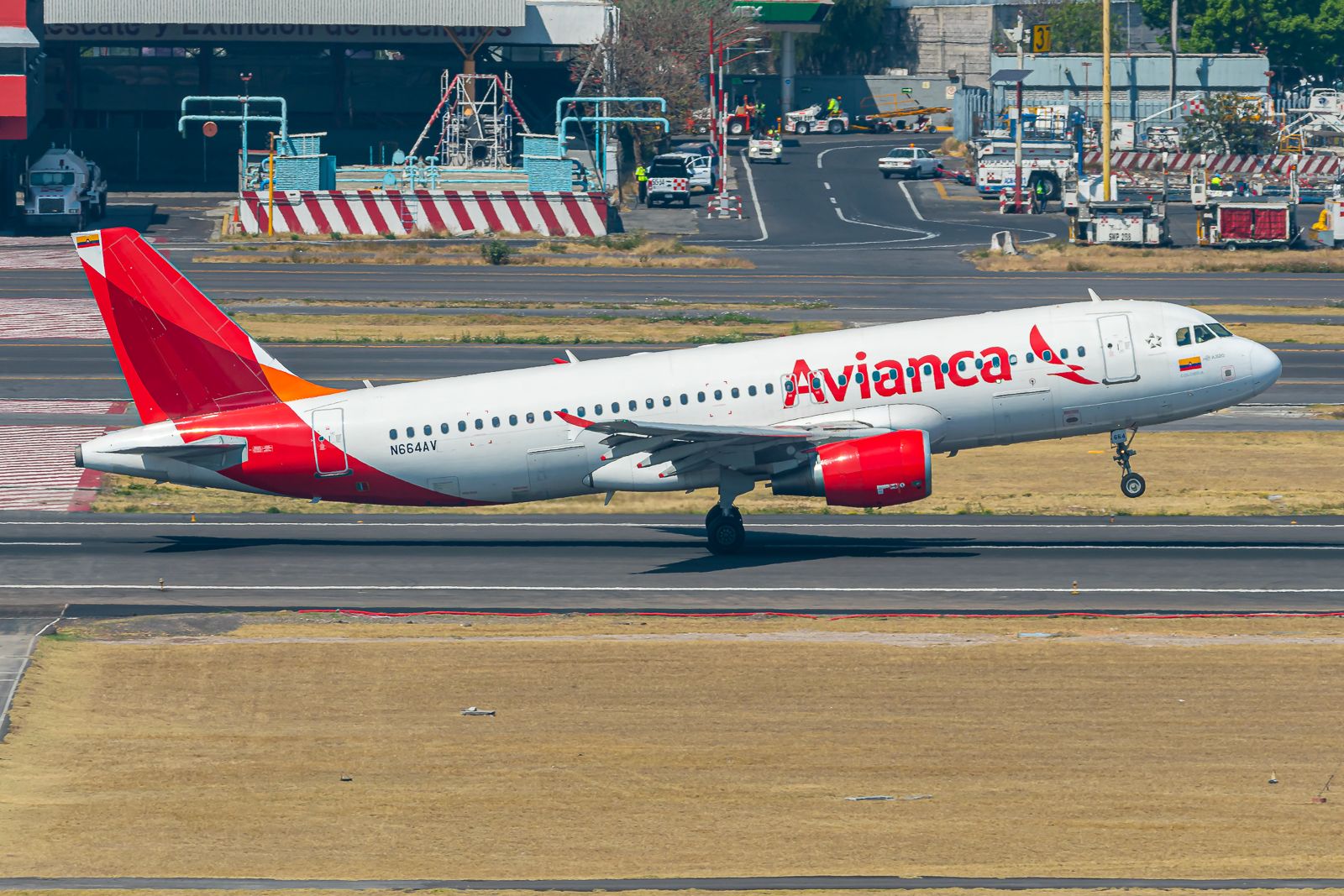 Avianca Signs Partnership With The Miami Dolphins