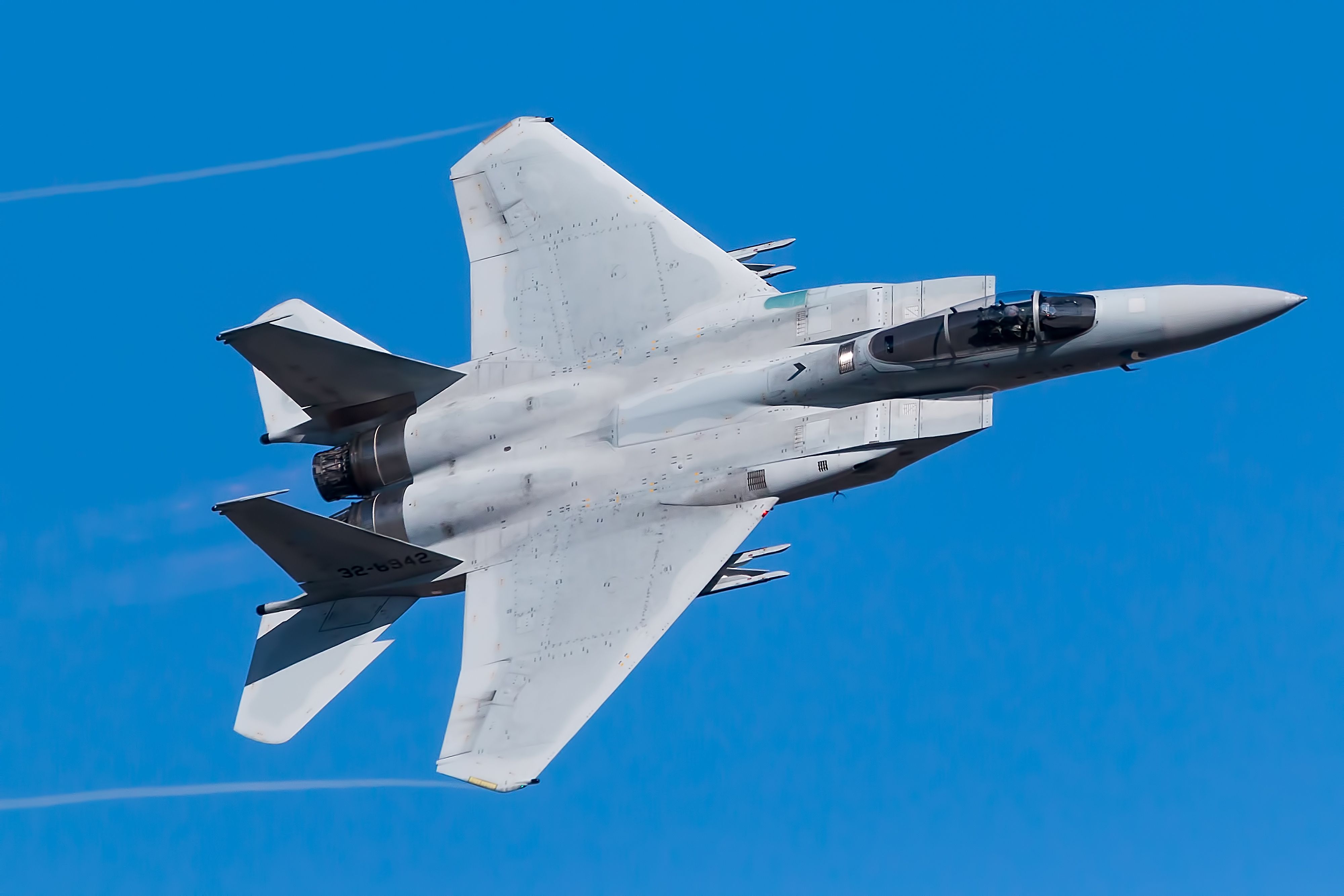Why Some Fighter Jets Have Twin-Tail Designs