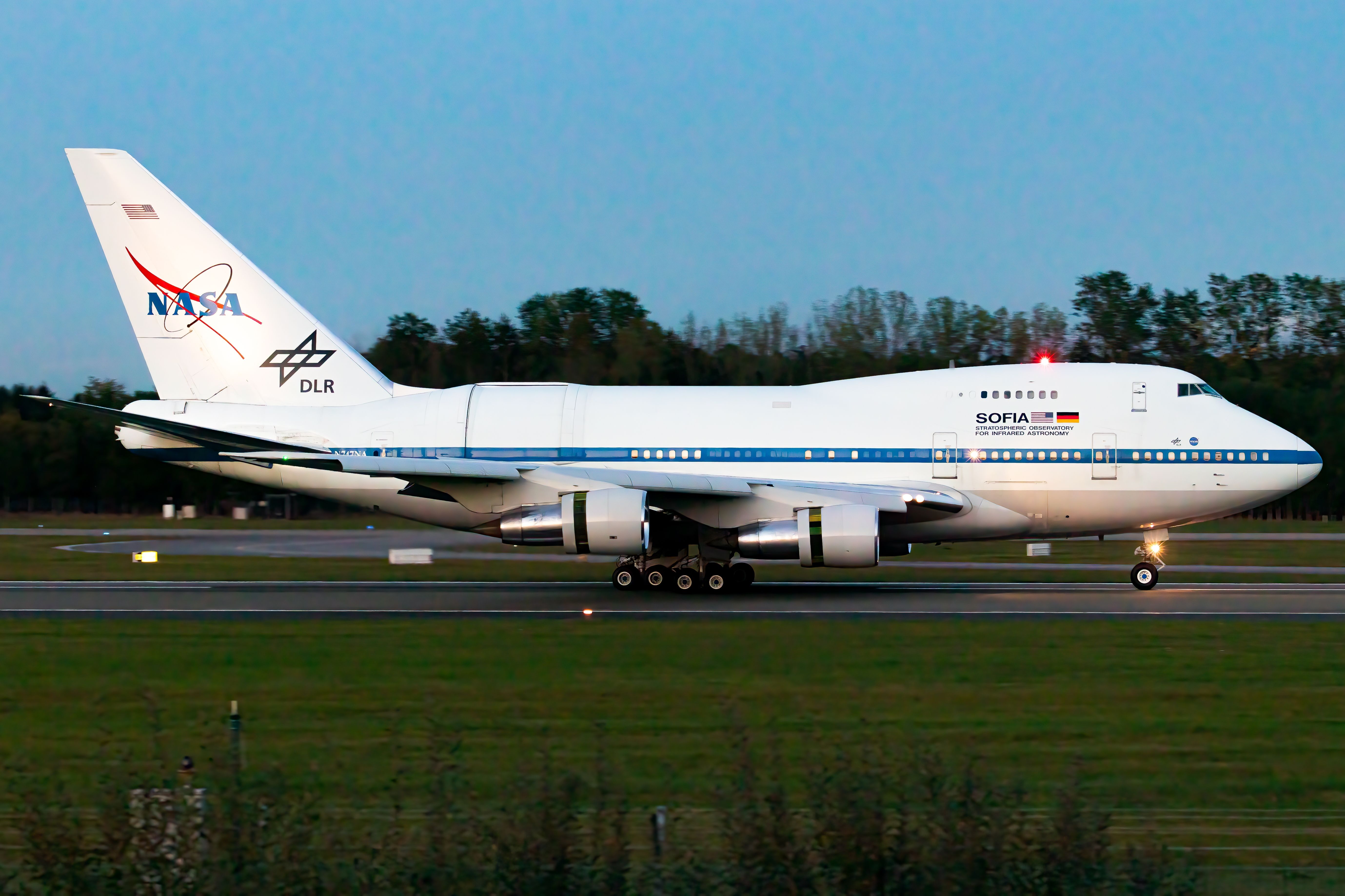 Main Telescope Removed From NASA's SOFIA Boeing 747 In Tucson