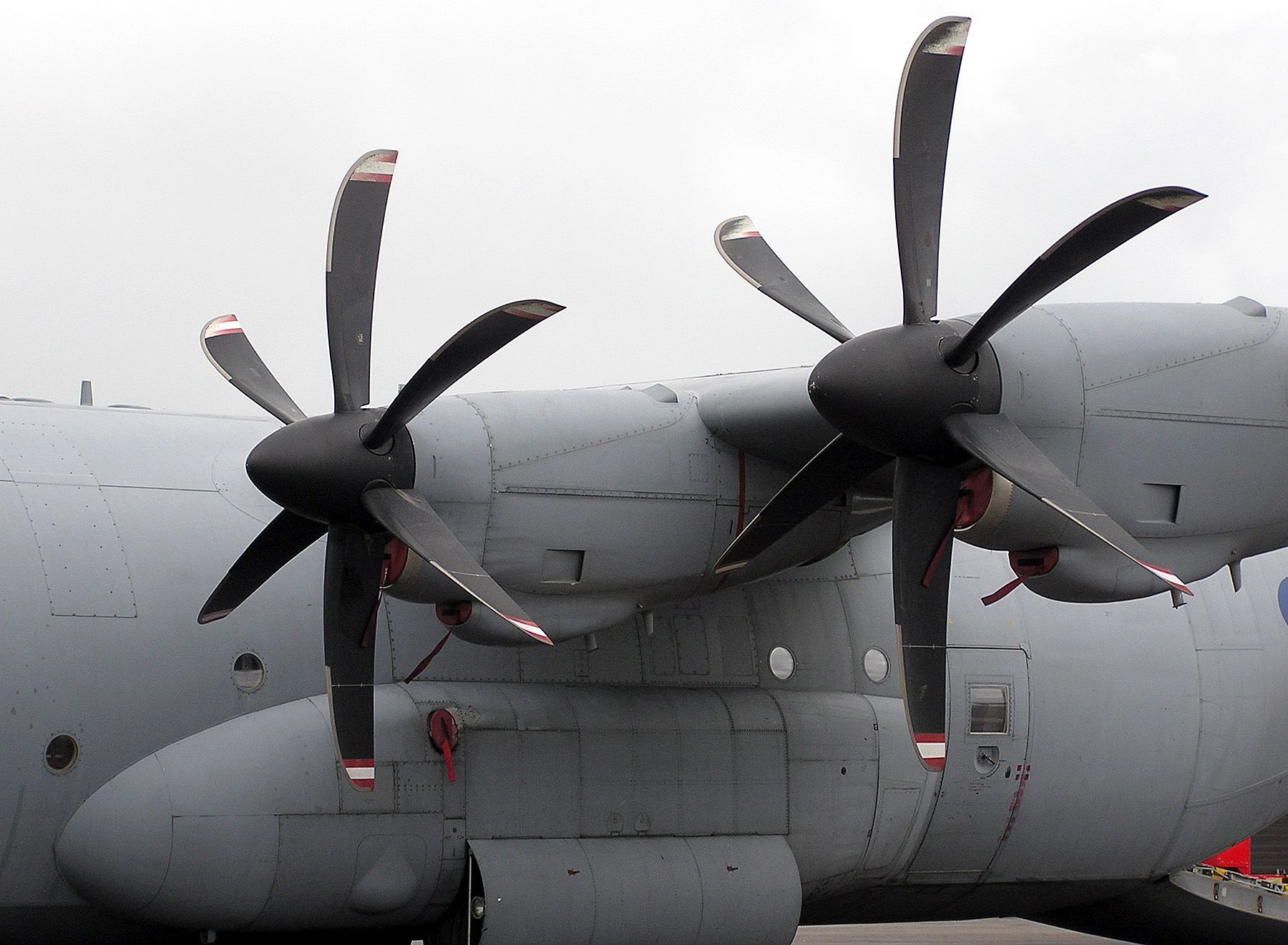 Super Hercules: The Improvements That Took The Lockheed Martin C-130J ...