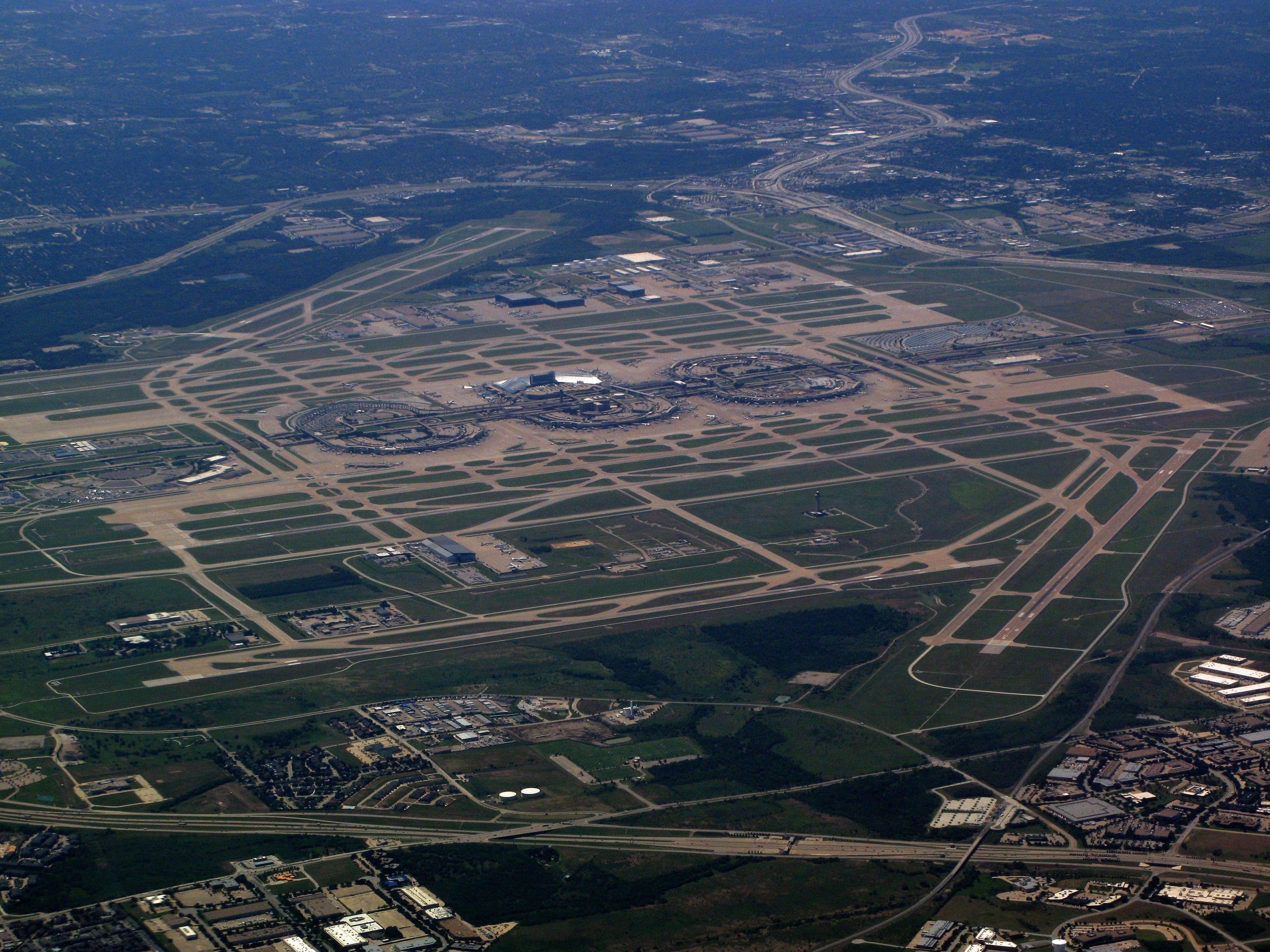 Which Rules Dictate The Use Of Parallel Runways At Airports?