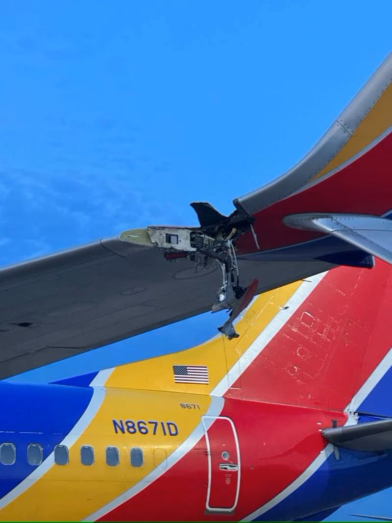 Southwest Airlines Plane Hits Light Pole At Jacksonville International ...