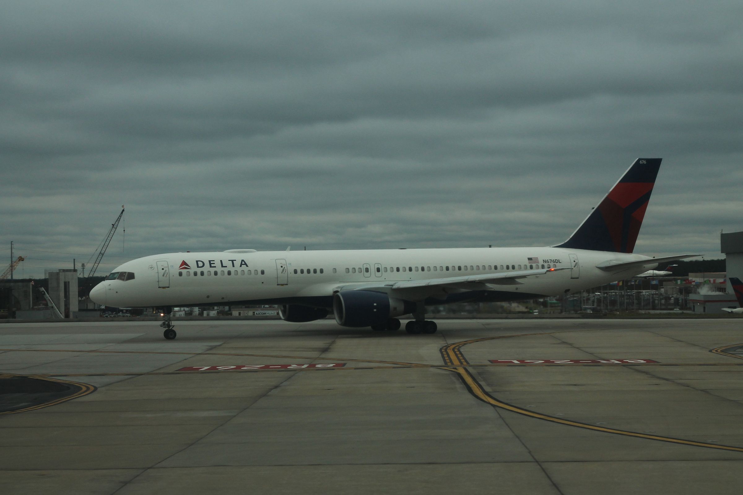 Diverted Delta Passengers Reportedly Stuck On Apron For Hours Without ...