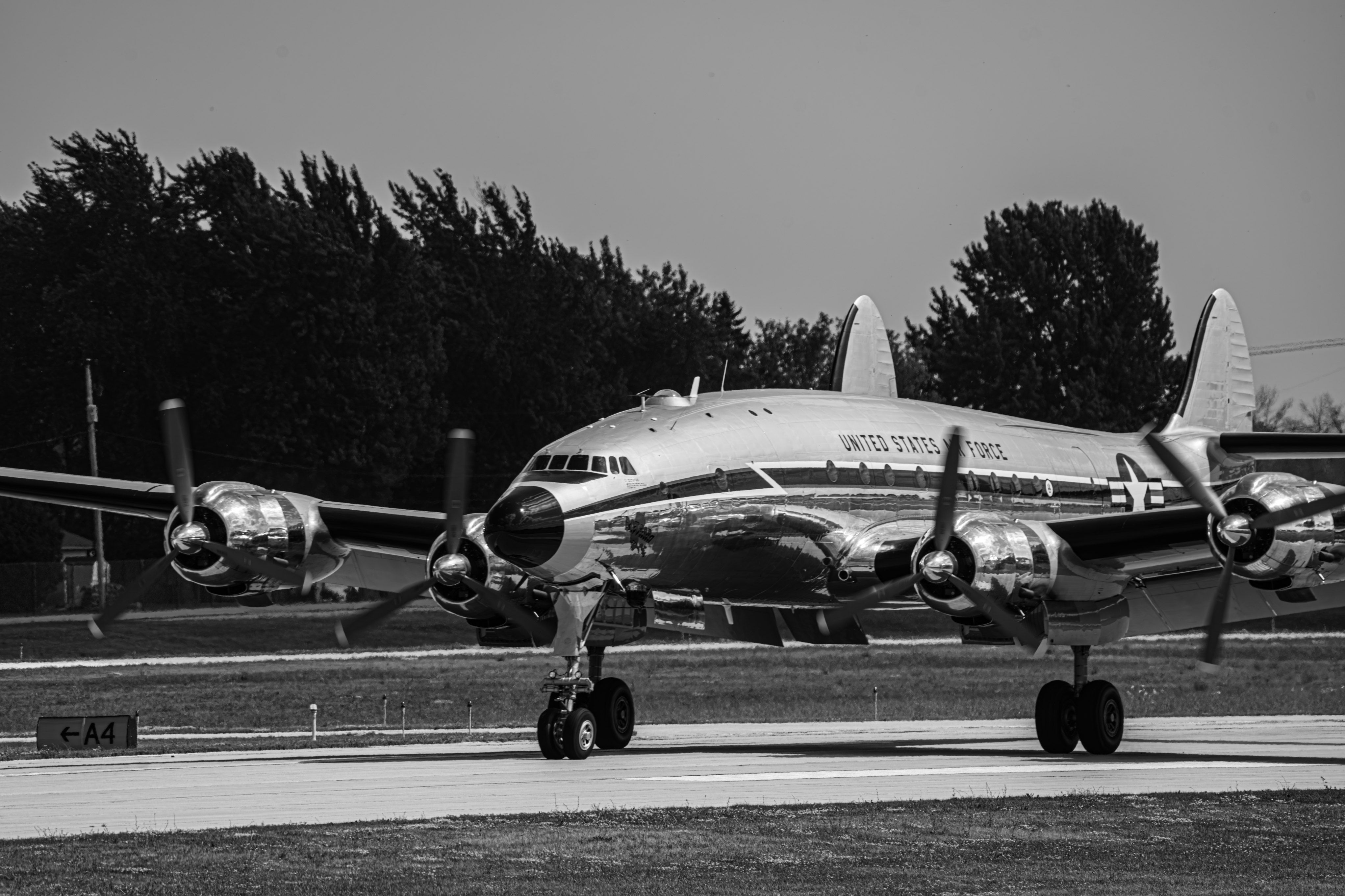 Lockheed C-121A Constellation 'Bataan' Makes An Appearance At EAA ...