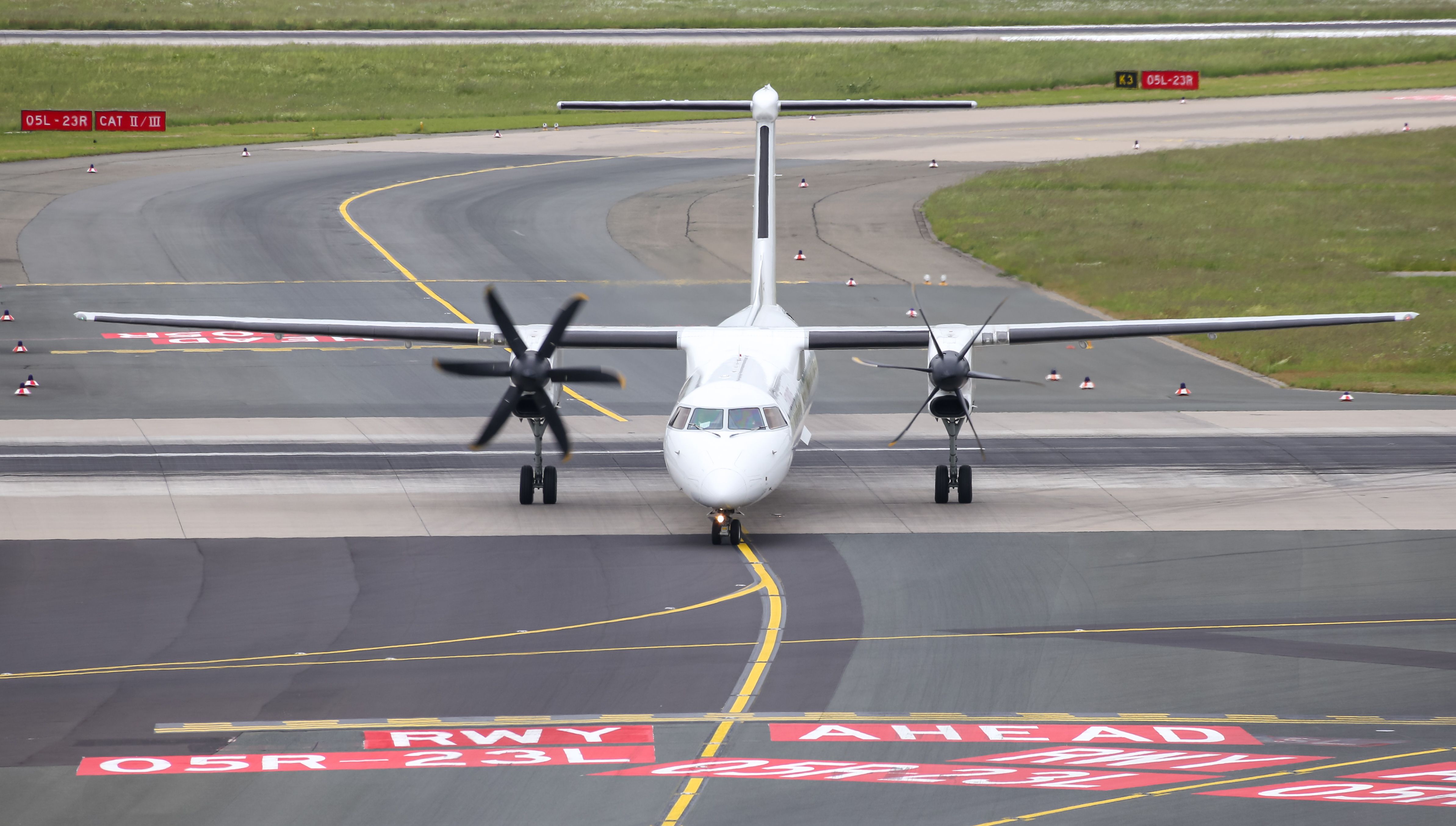 Turboprop Adventures: Malta's Universal Air Acquires 4 Dash 8-400 Aircraft