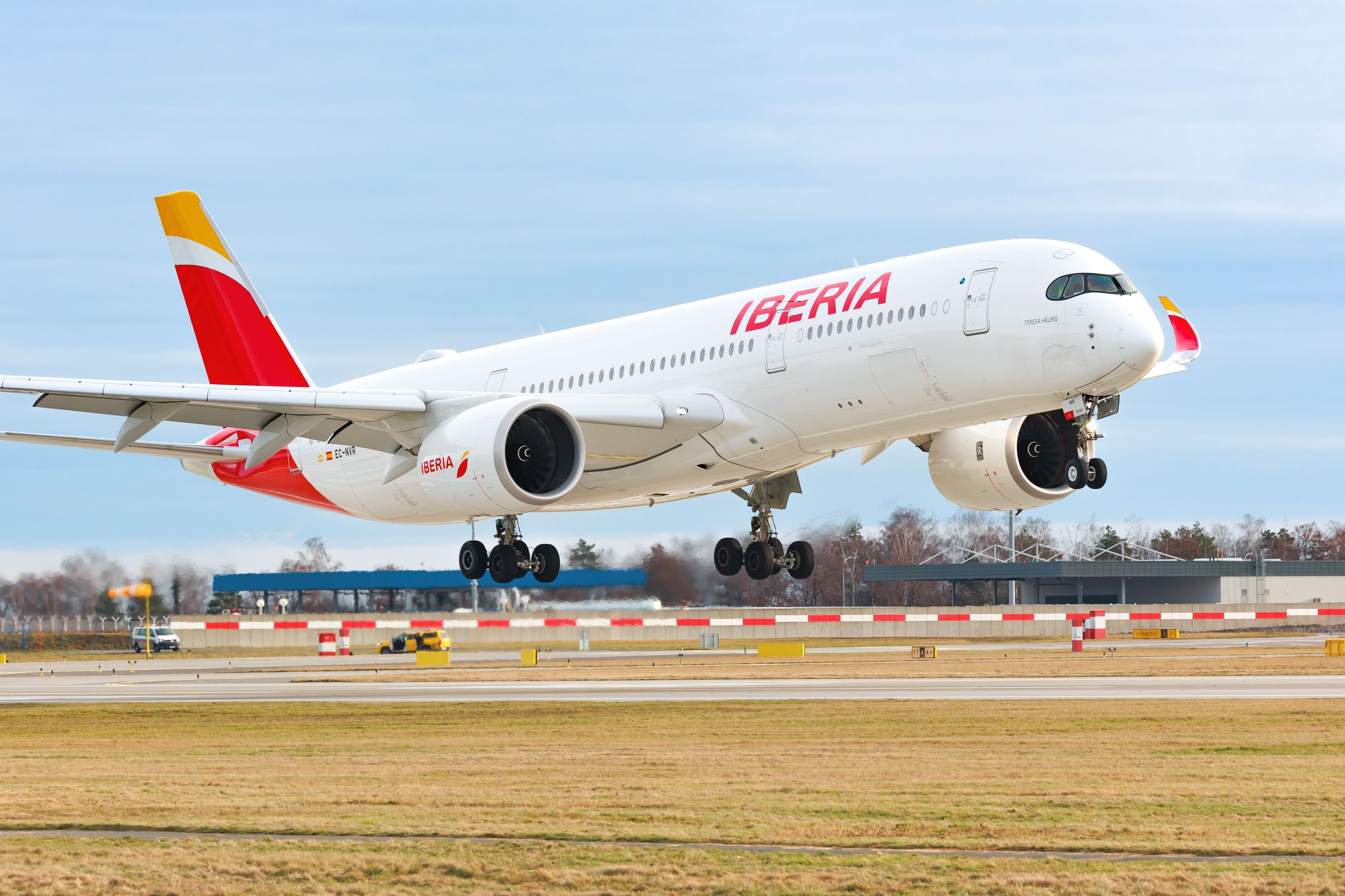 Iberia Flies Women's World Cup Winners Back To Madrid On An Airbus A350