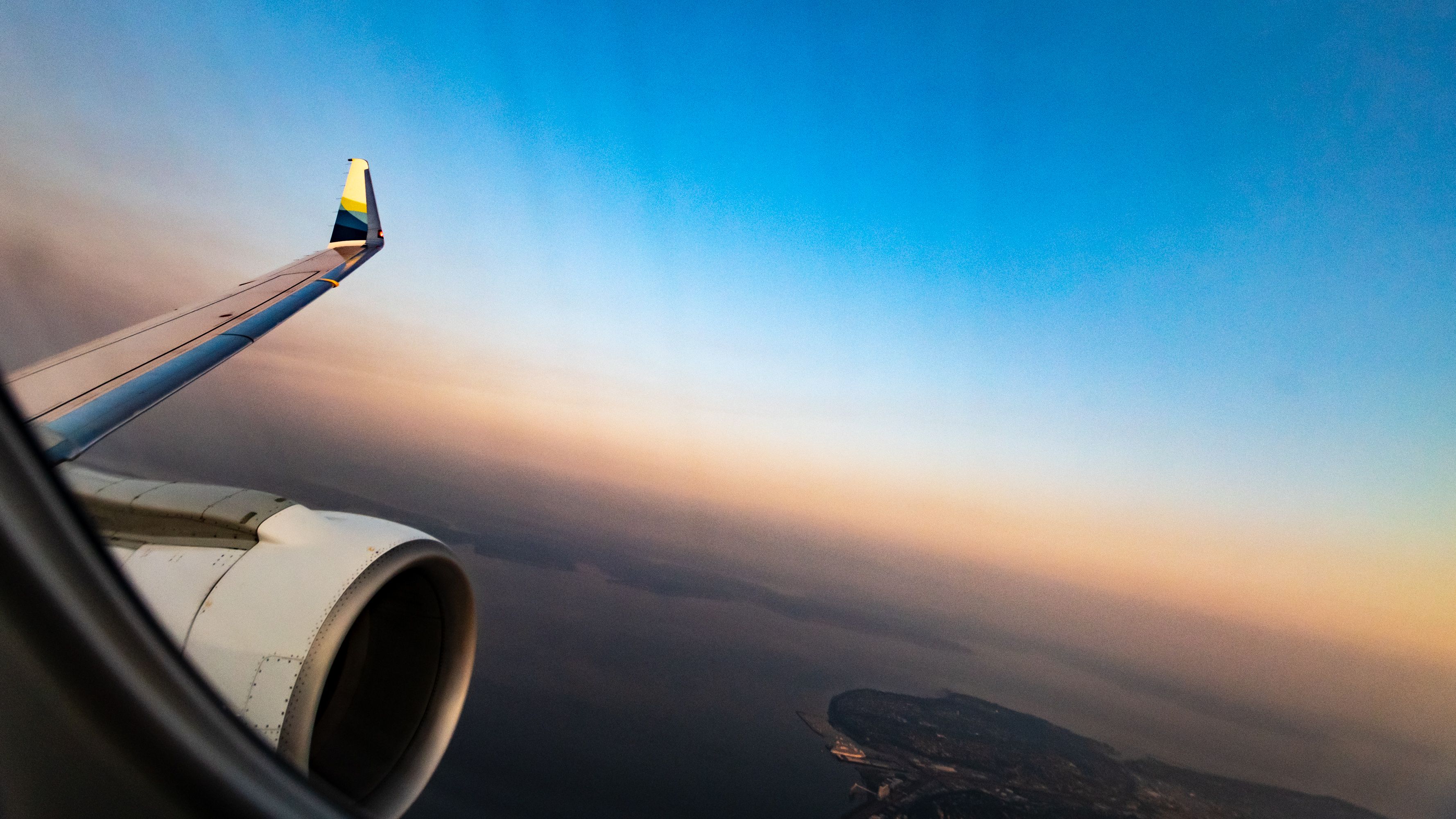 Comparing The First-Class Products On Alaska Airlines' And Delta Air ...