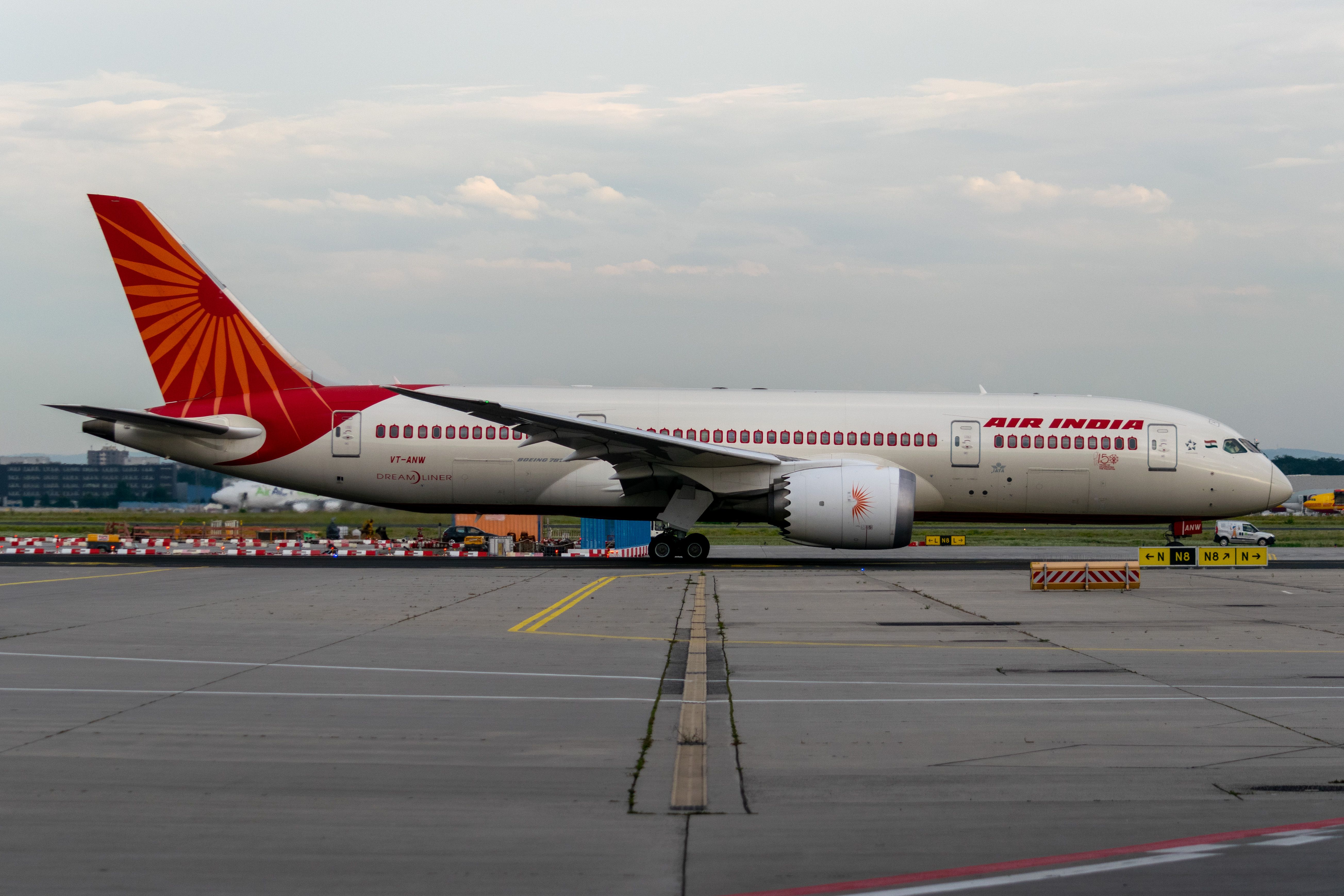 How Do Pilots Know Where To Go When Taxiing?