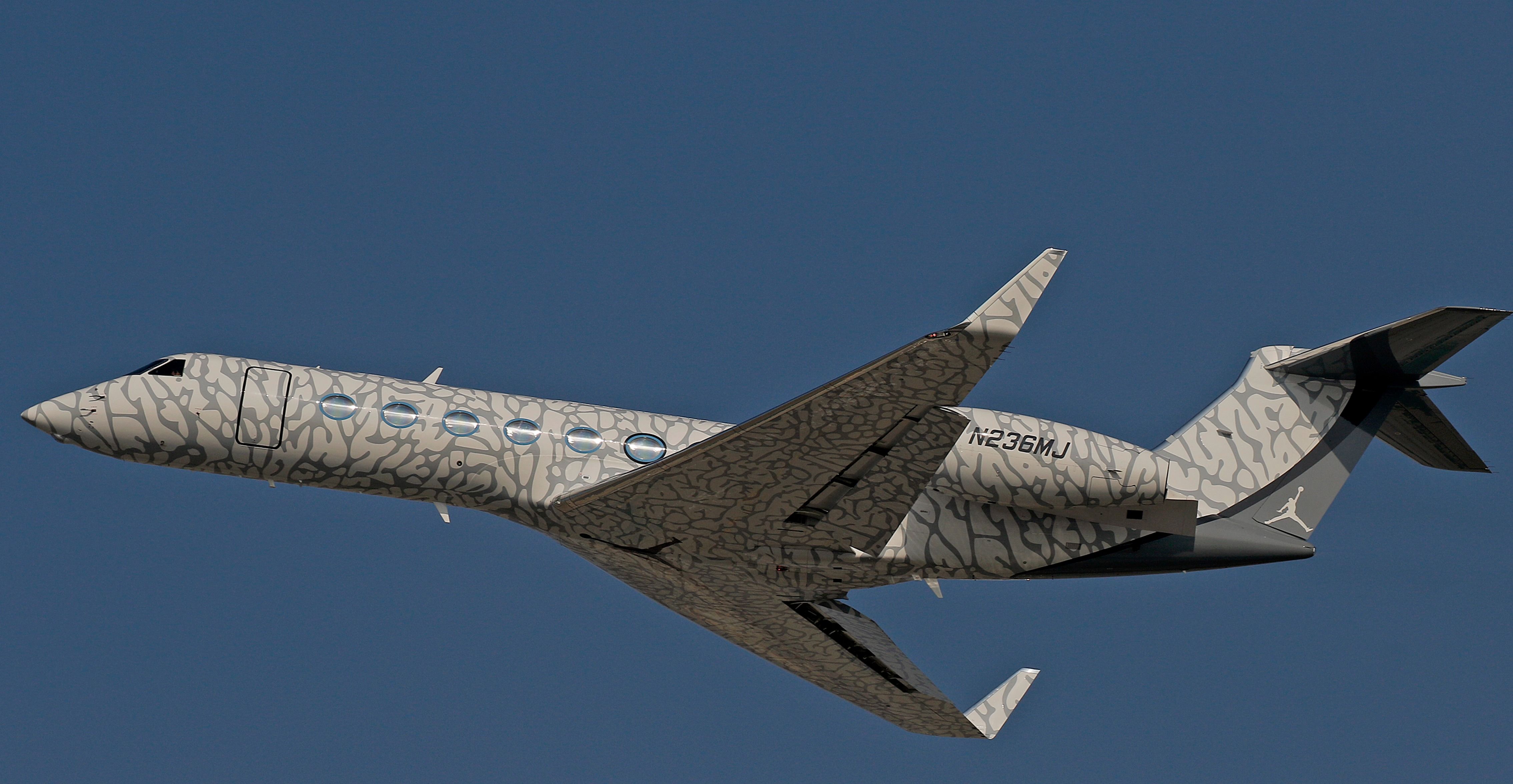 10 Celebrities That Operated Gulfstream G550s