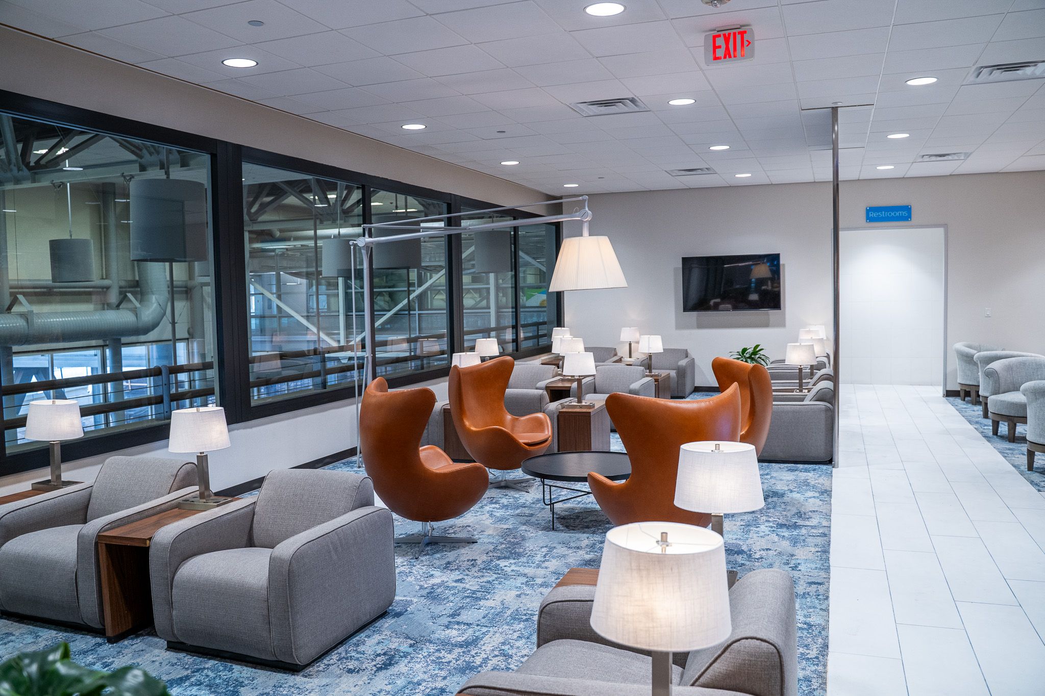 KLM Opens Newly-Remodeled Crown Lounge At George Bush Intercontinental ...