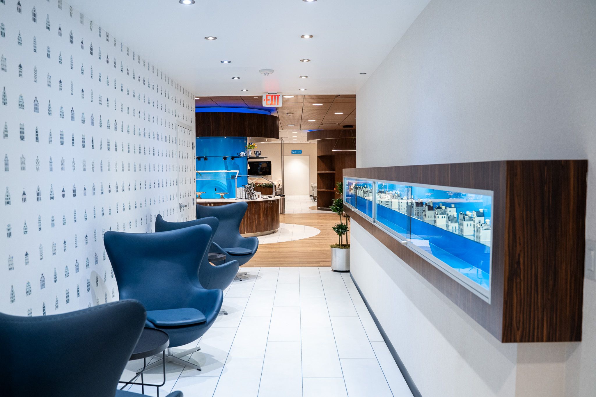 KLM Opens Newly-Remodeled Crown Lounge At George Bush Intercontinental ...