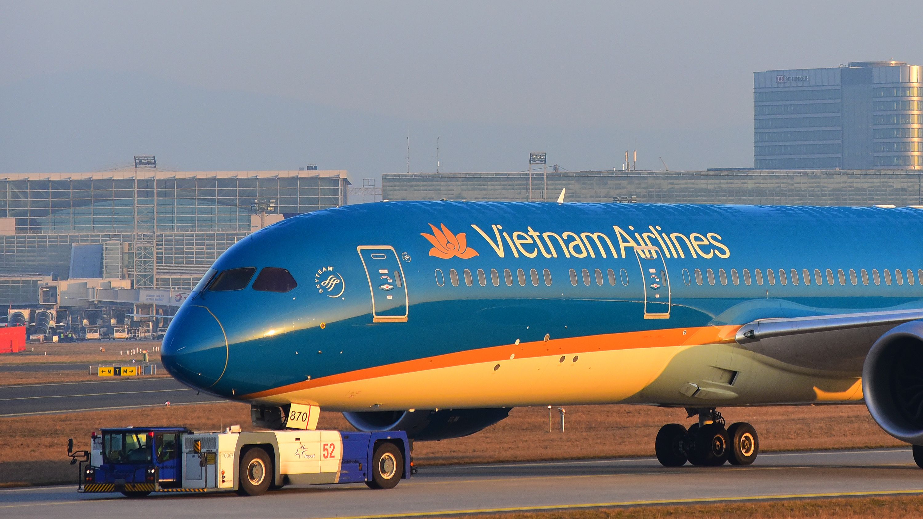 Vietnam Airlines Boeing 787 Windshield Cracks During Flight To Tokyo