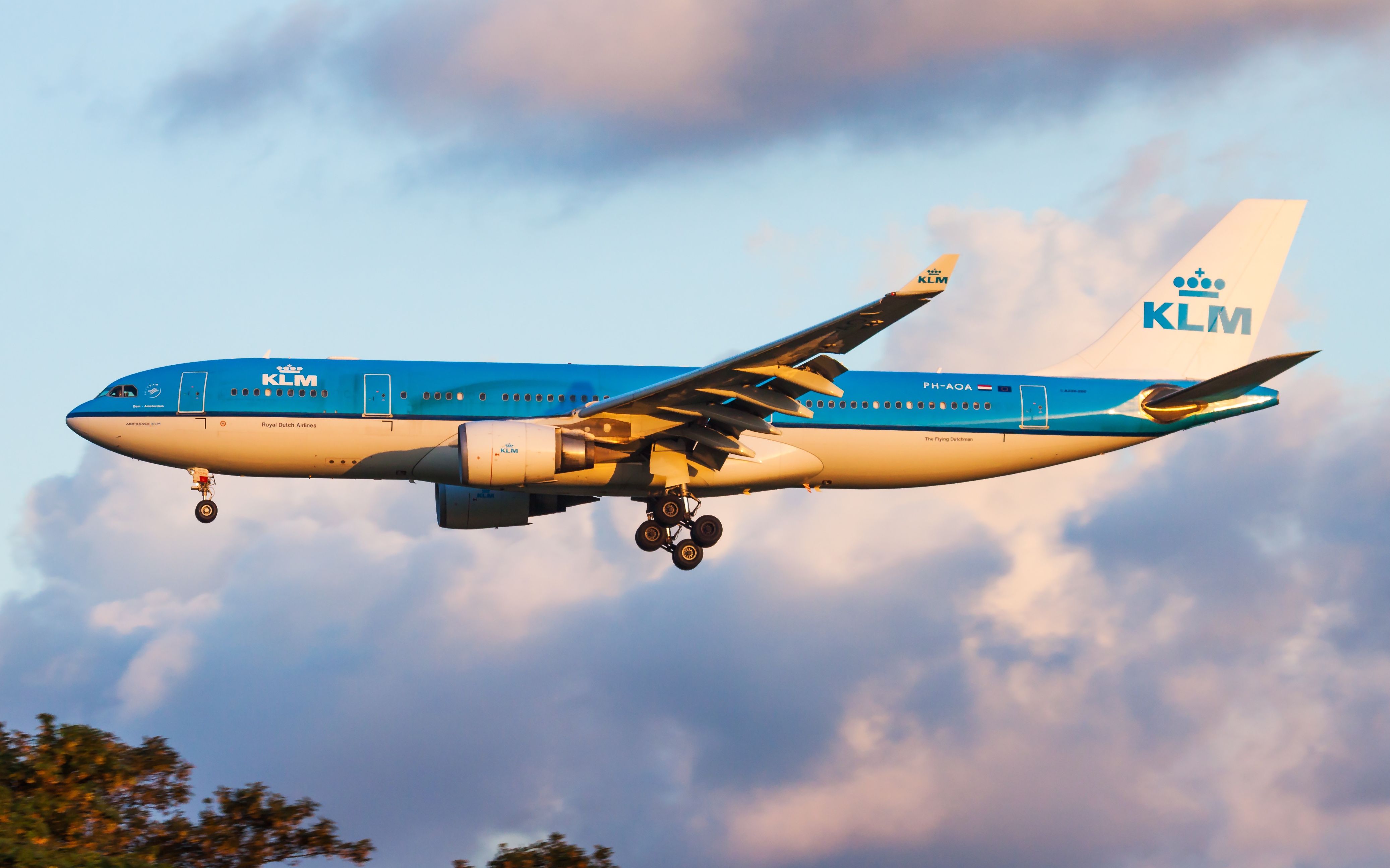 KLM Opens Newly-Remodeled Crown Lounge At George Bush Intercontinental ...