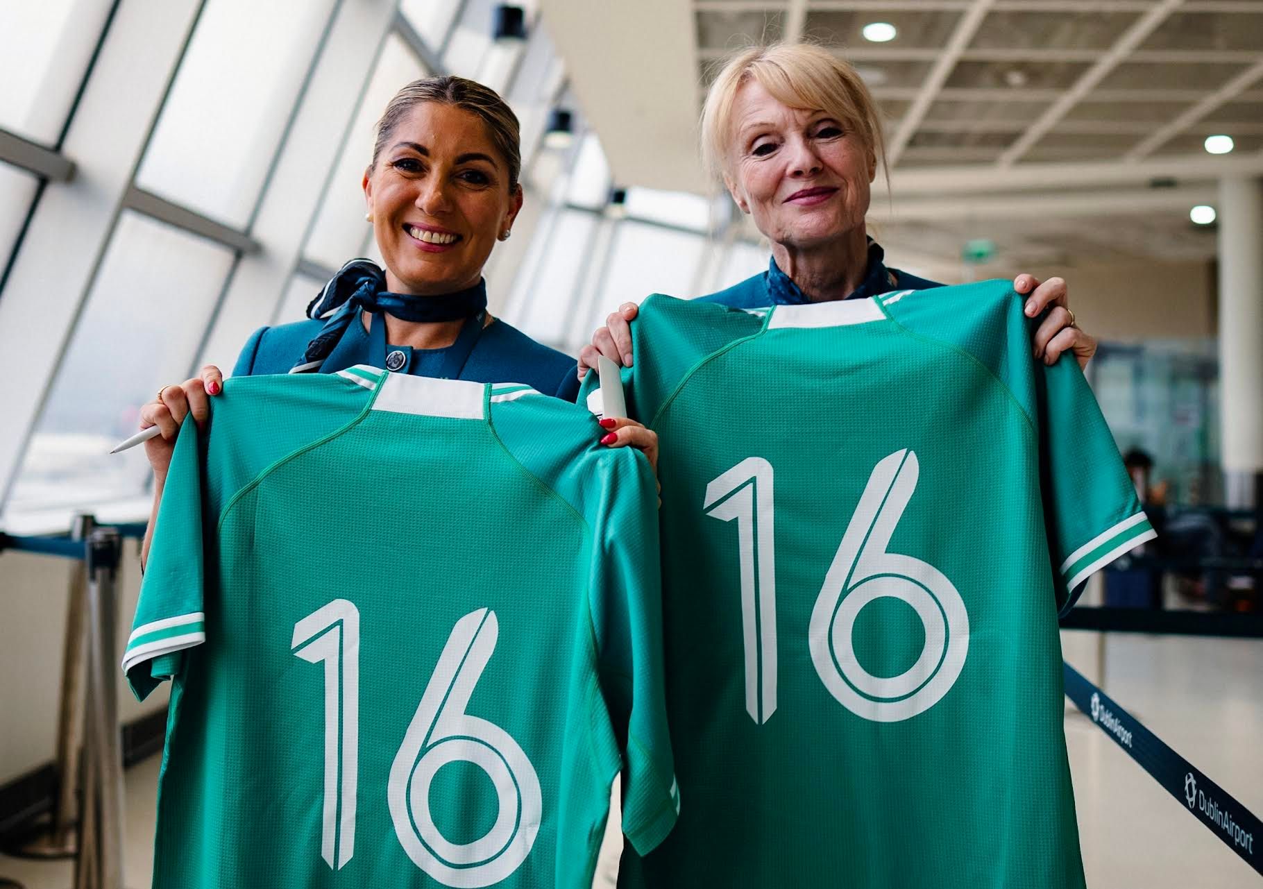 Aer Lingus Surprises Irish Rugby Fans On Flight To Paris Ahead Of World ...