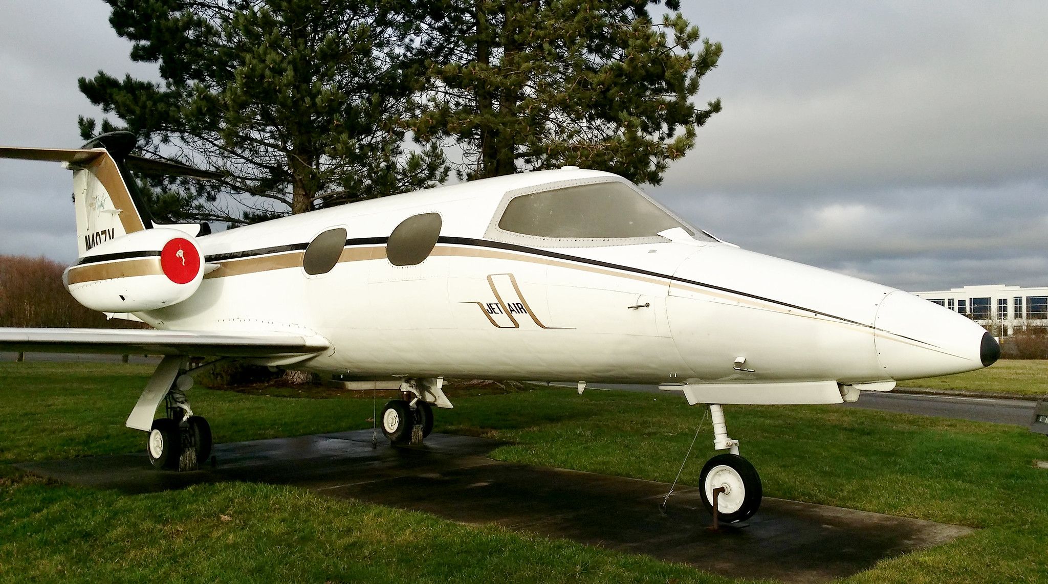 The World's First Business Jets: 6 Of The Earliest Models