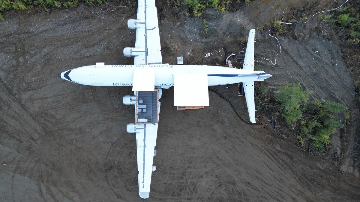 アラスカの住居として現在使用されているダグラス DC-6 の内部