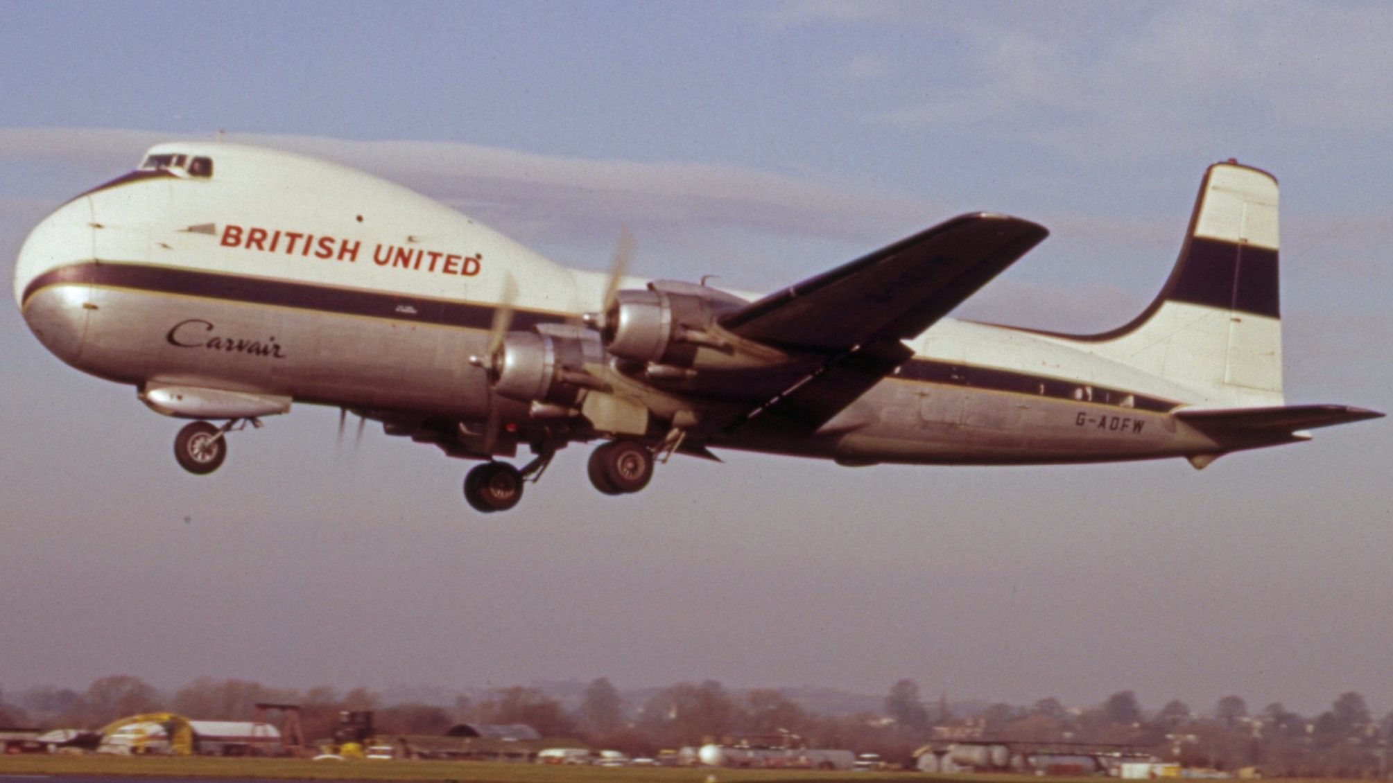 プロペラ747そっくり：アビエーション・トレーダーズ・カーヴェア