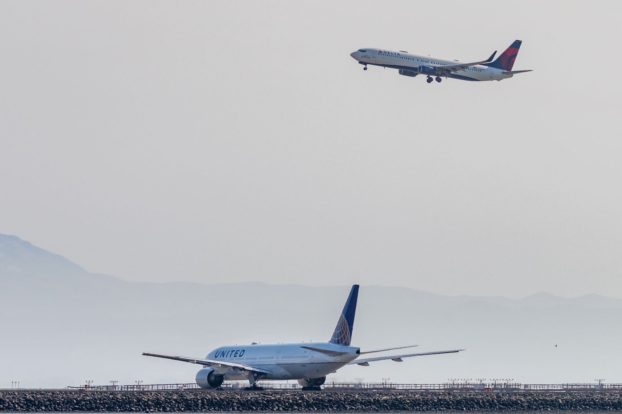 Parallel Runways: 5 Rules That Define How They're Used