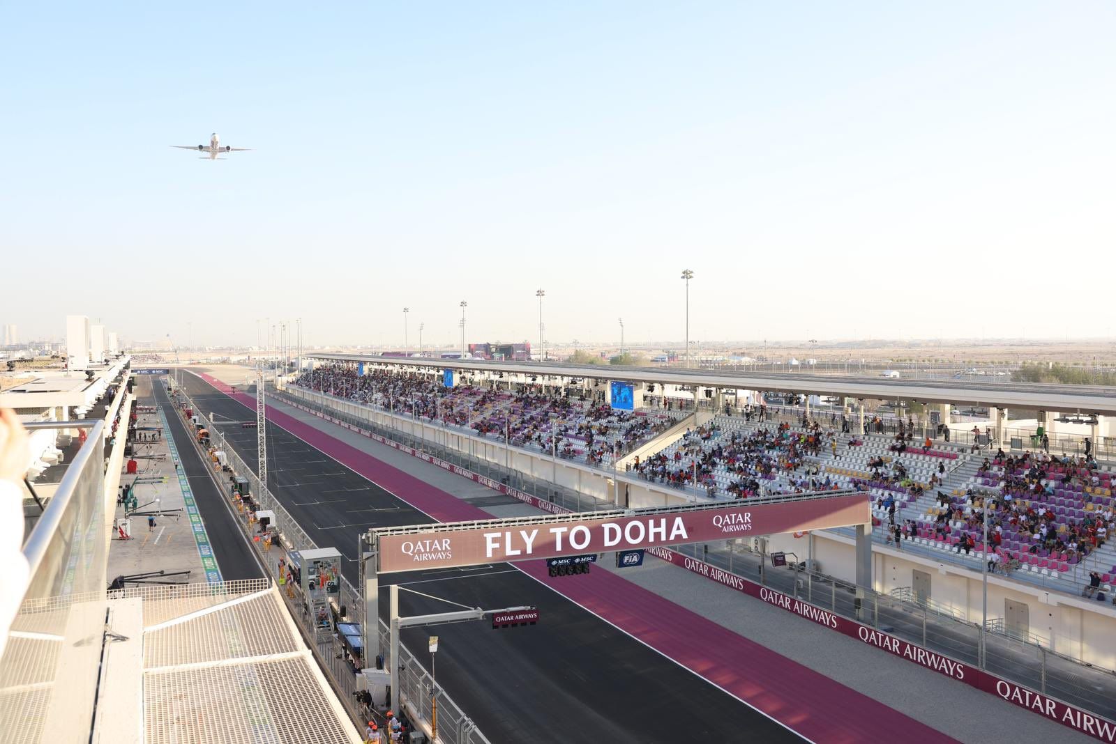 Video: Qatar Airways' Dramatic Formula 1 Boeing 777-300ER Flyover