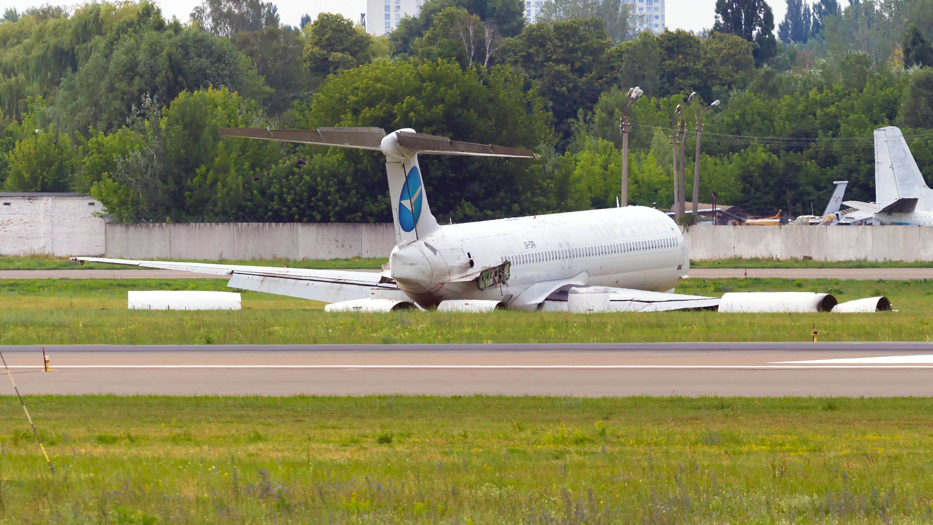 Pilatus PC-12 Loses Wing After Skidding Off Runway In French Alps