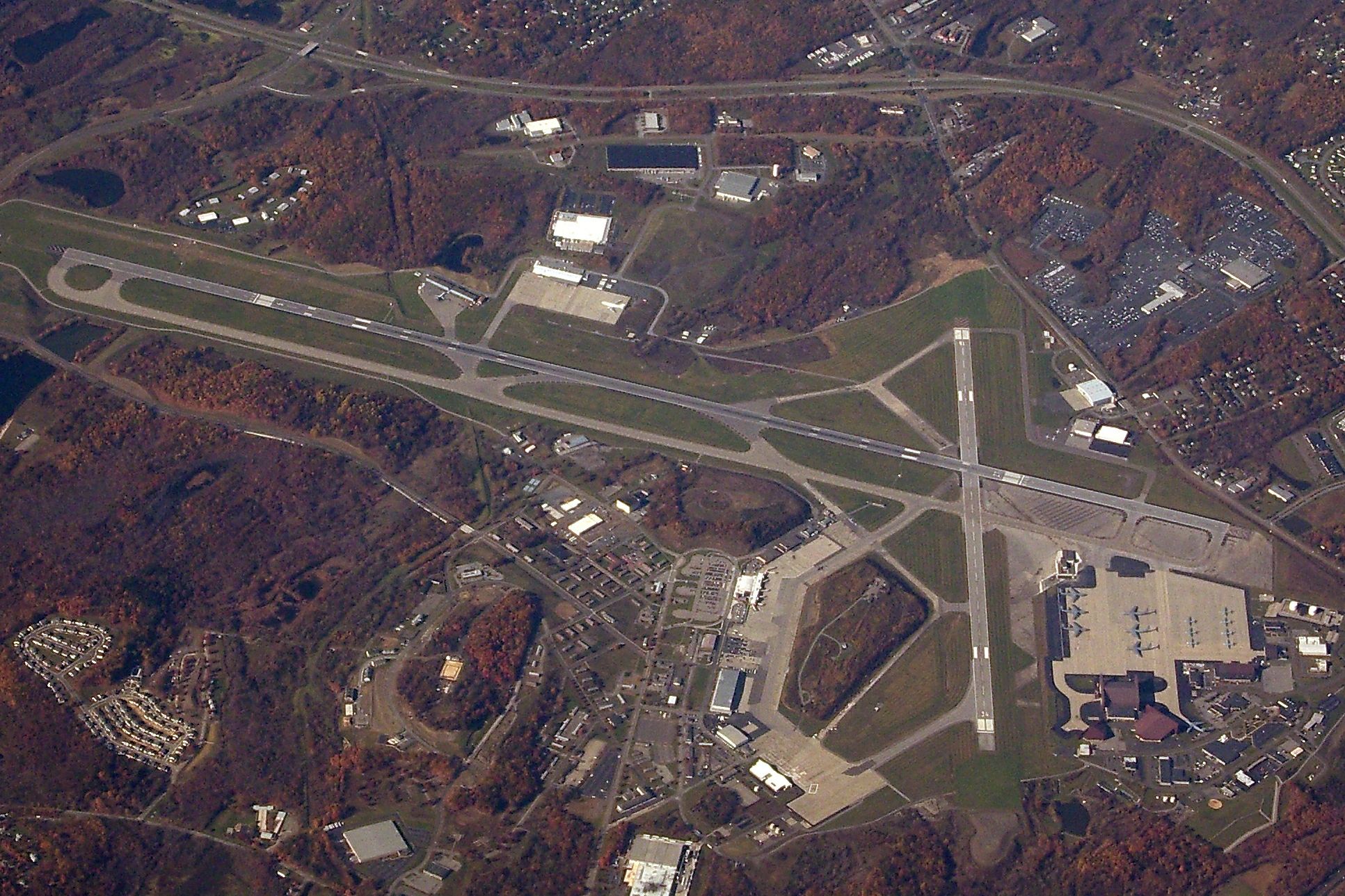 Which Airlines Fly Out Of New York Stewart International Airport?