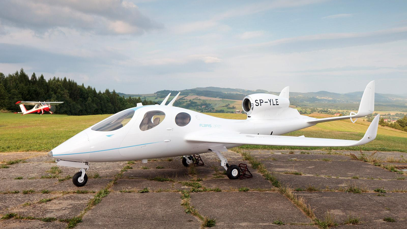 A Private Plane You Can Store In Your Garage: A Look At The Flaris LAR 1