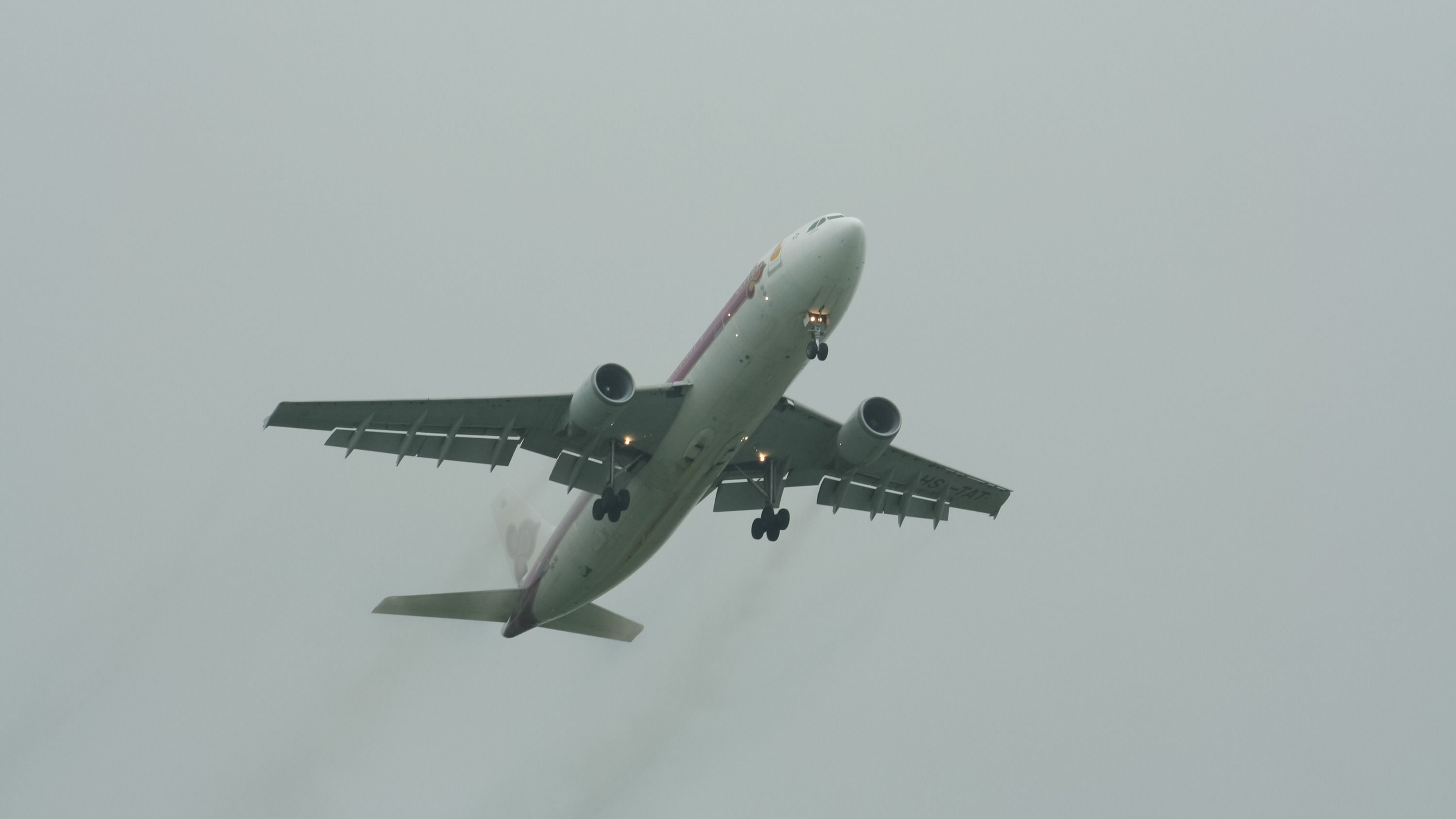 Dissecting Go-Arounds: Why They Happen & How Pilots Fly Them