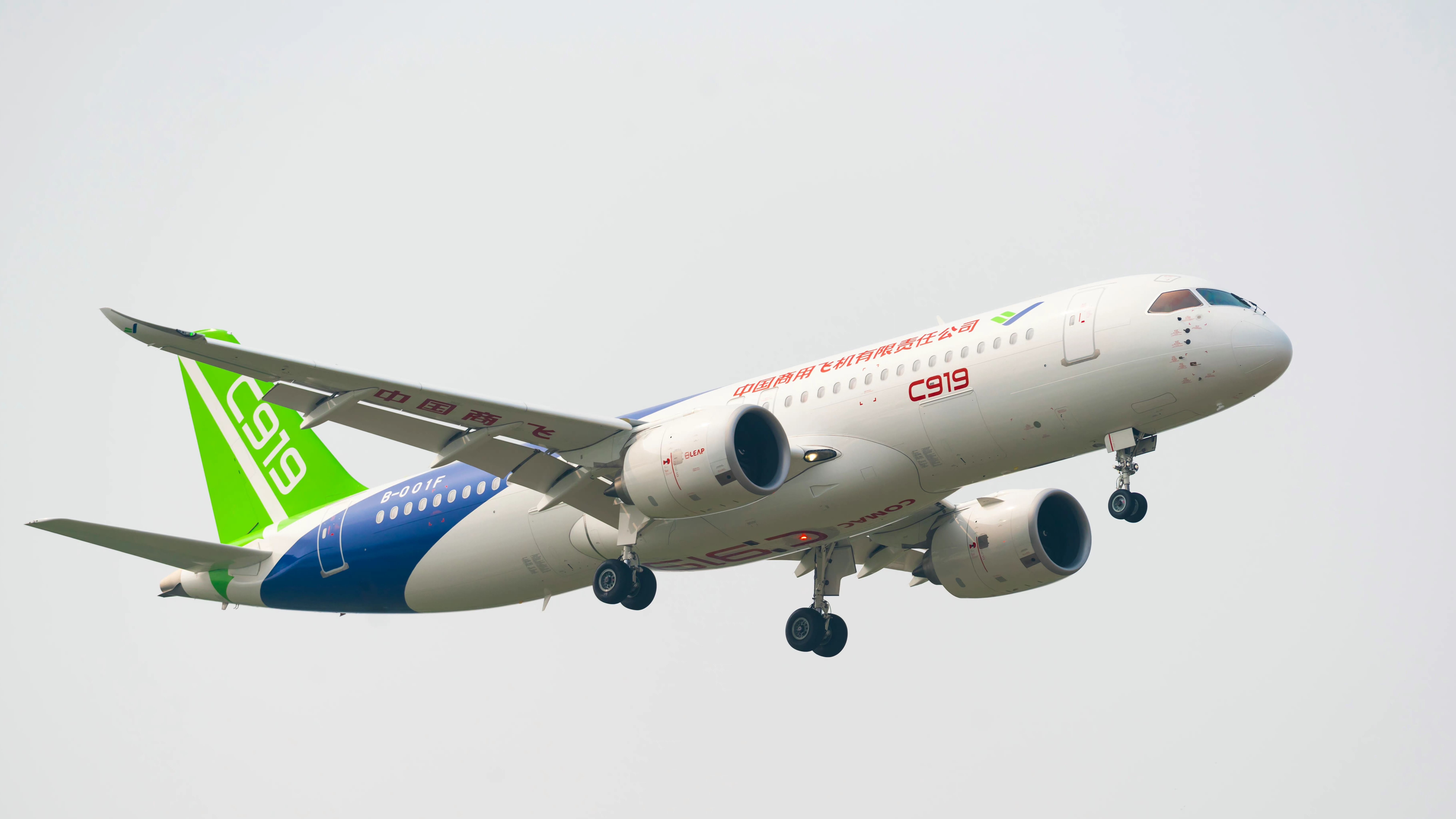 COMAC's C919 & ARJ21 Land In Hong Kong For The 1st Time