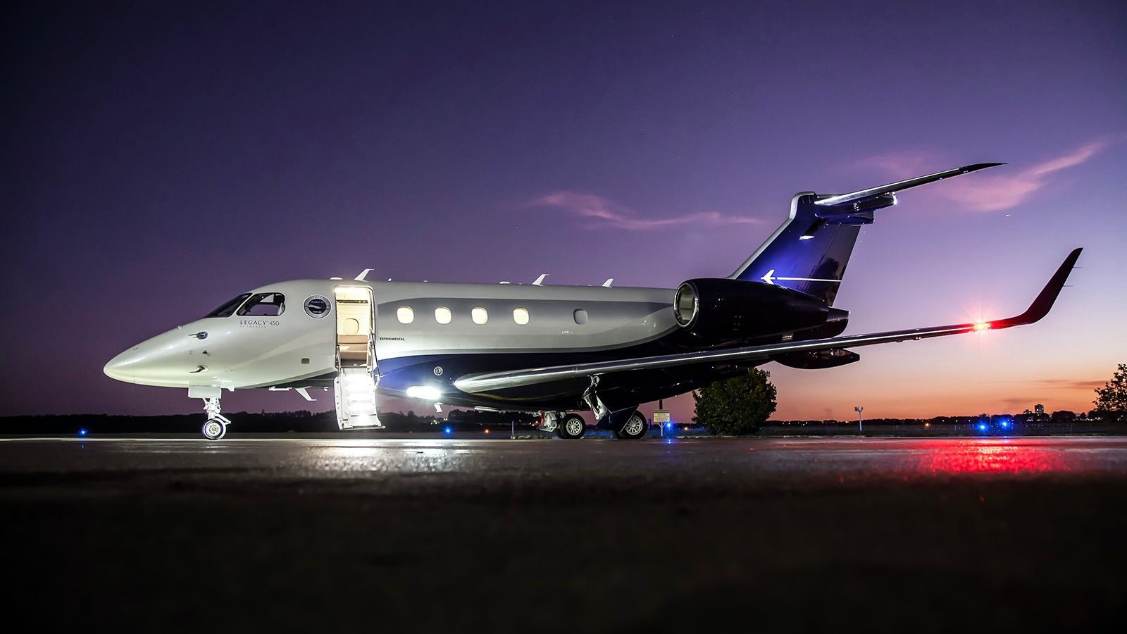 The Qualities Private Jet Cabin Crew Need To Have To Be Successful