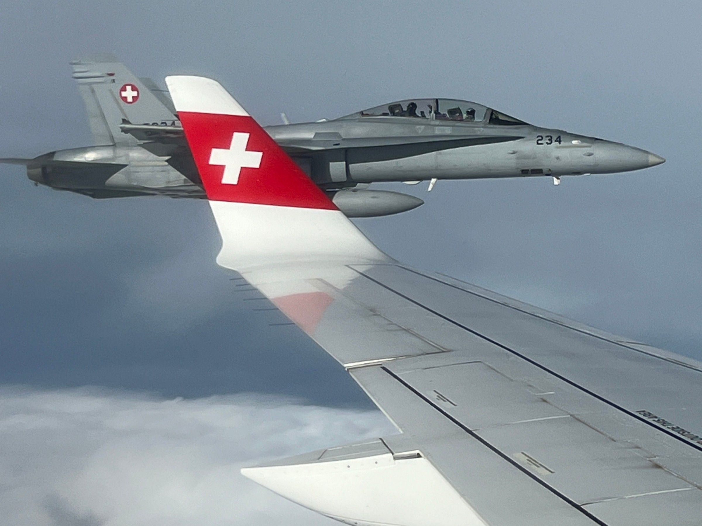 Cool: SWISS Aviation Trainees Get To Experience F/A-18 Hornet Intercept ...