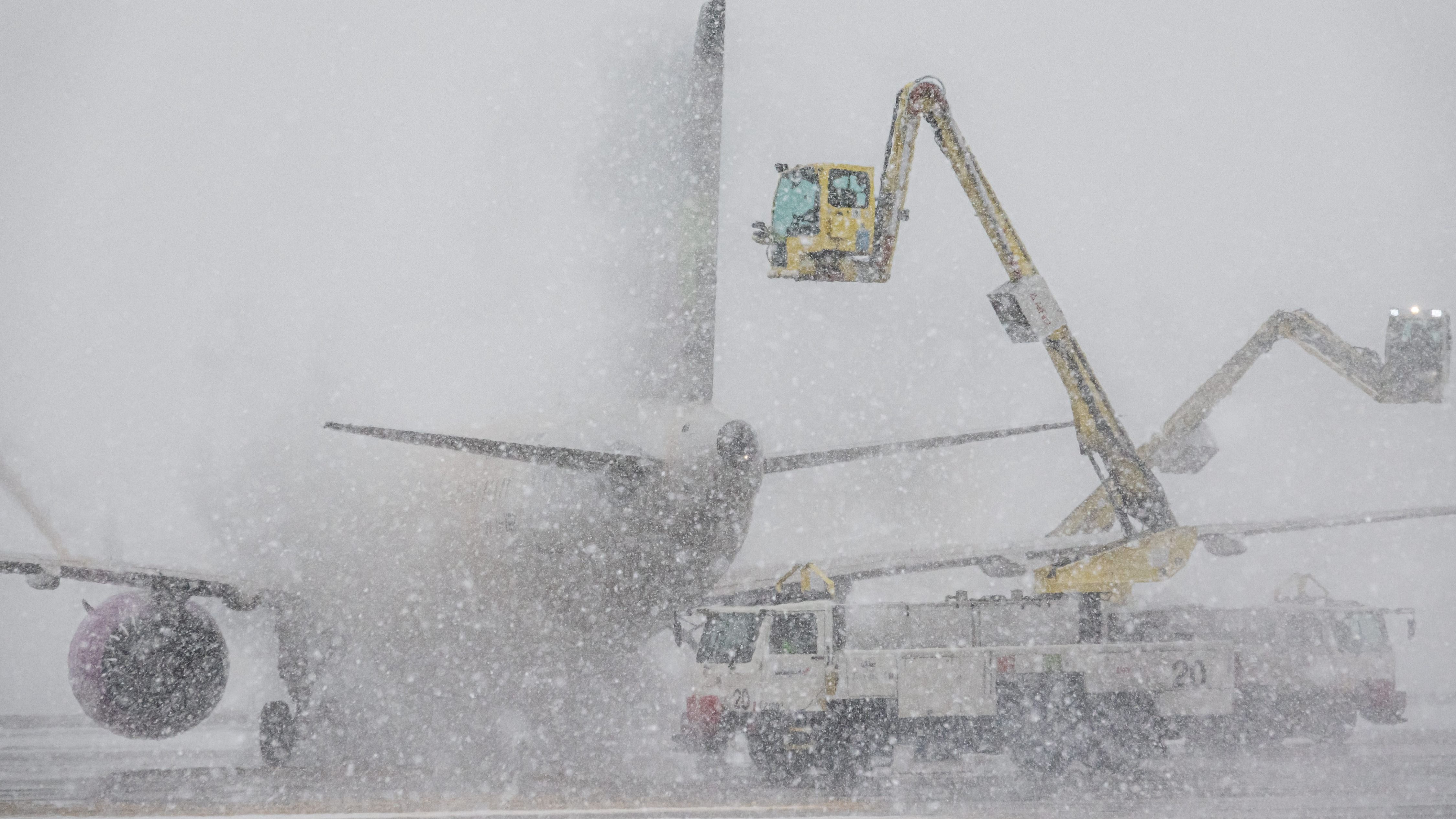 ¿Cómo se entrena a los pilotos para operar en la nieve?
