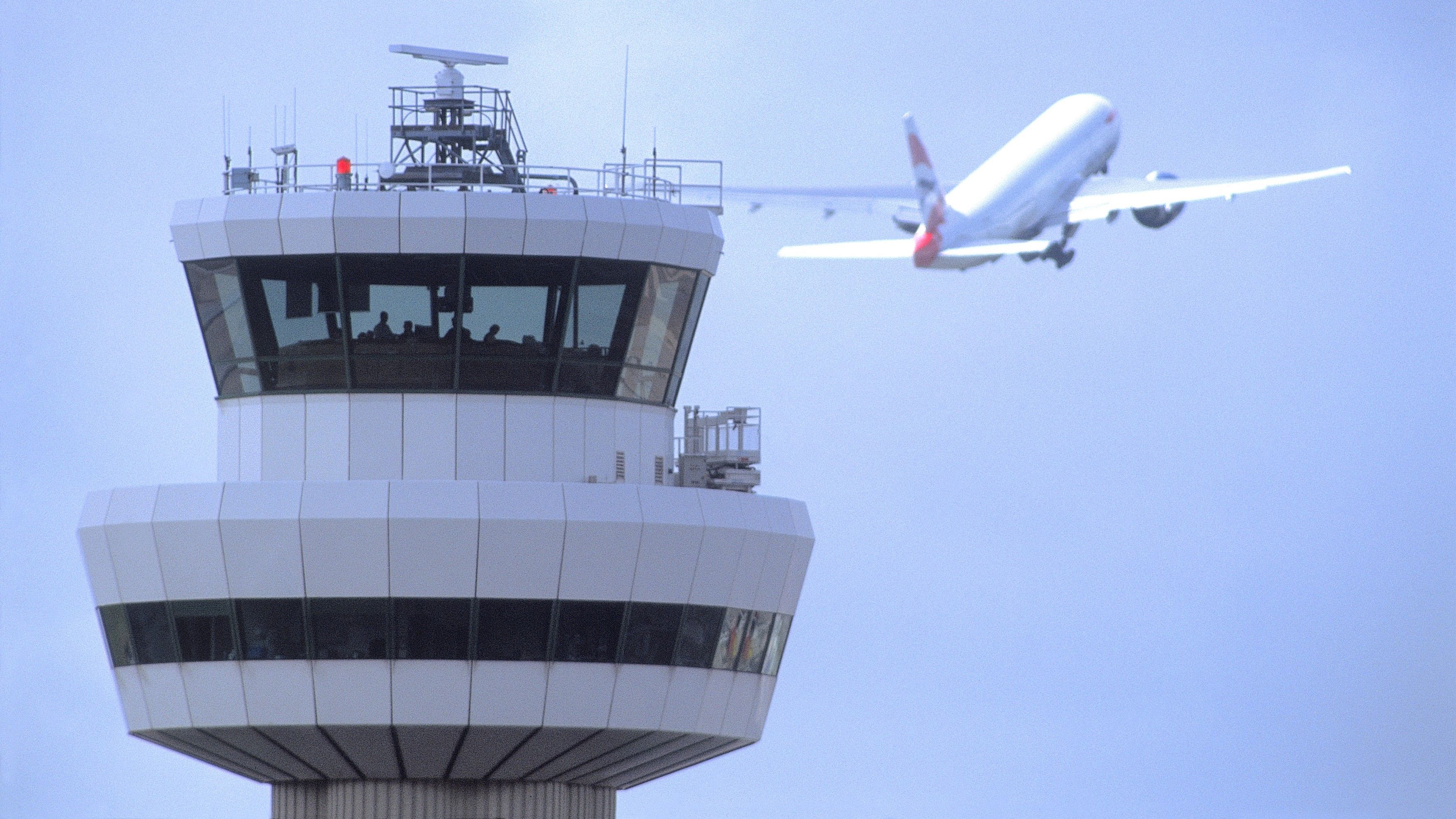 Here's Why US Aviation Has Been Experiencing Air Traffic Controller ...
