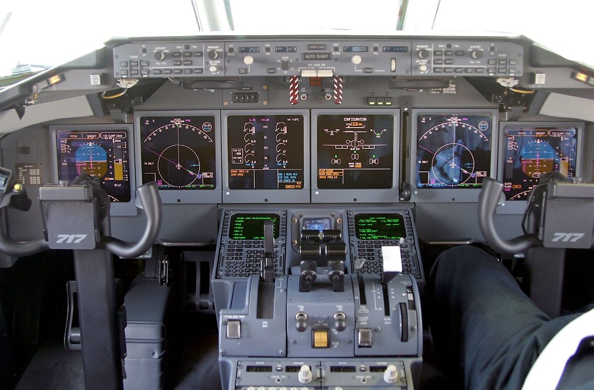 Rear-Engine Contrasts: 5 Differences Between The Boeing 717 & The ...