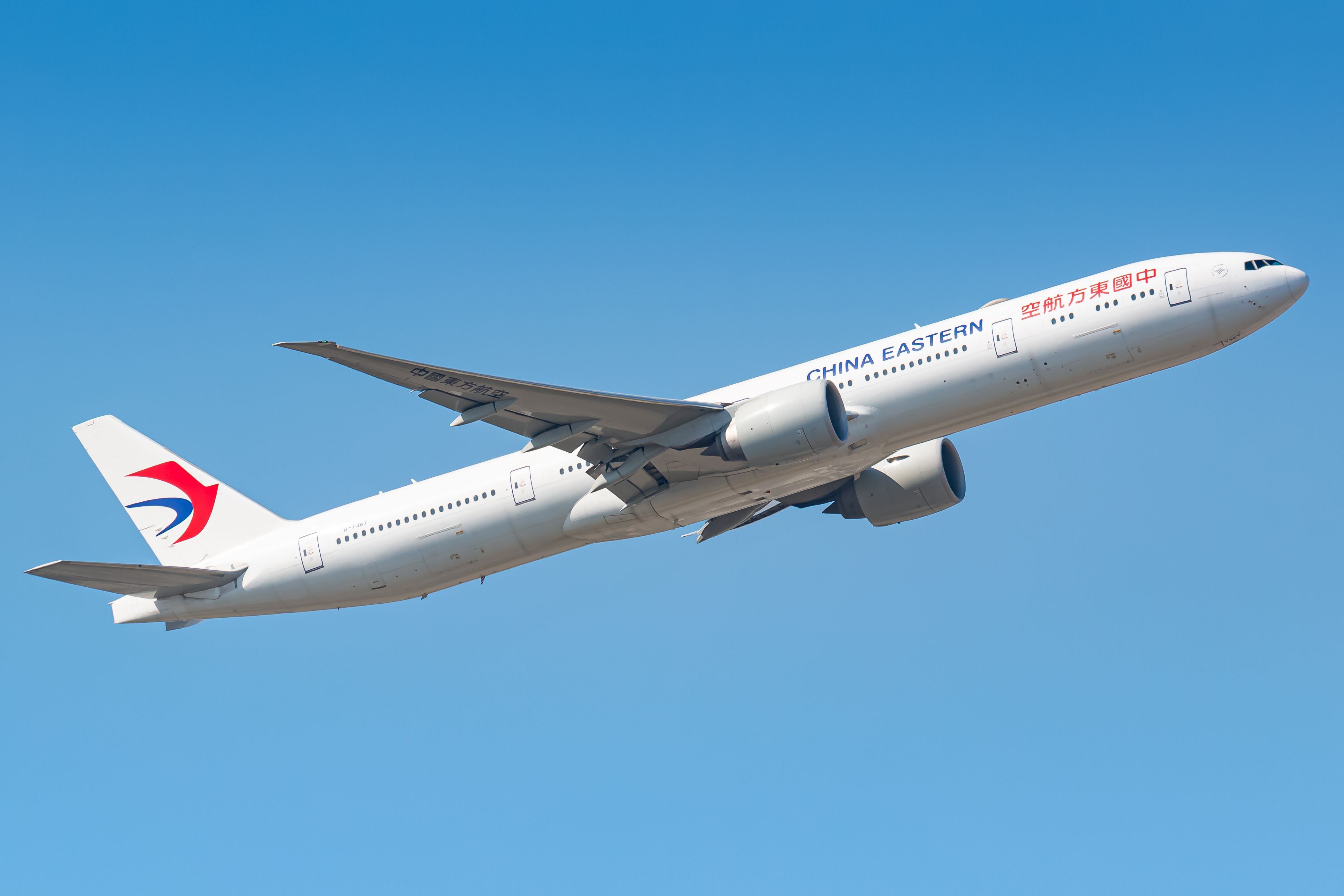 Yikes: China Eastern Boeing 777-300ER Bounces On Runway At Amsterdam ...