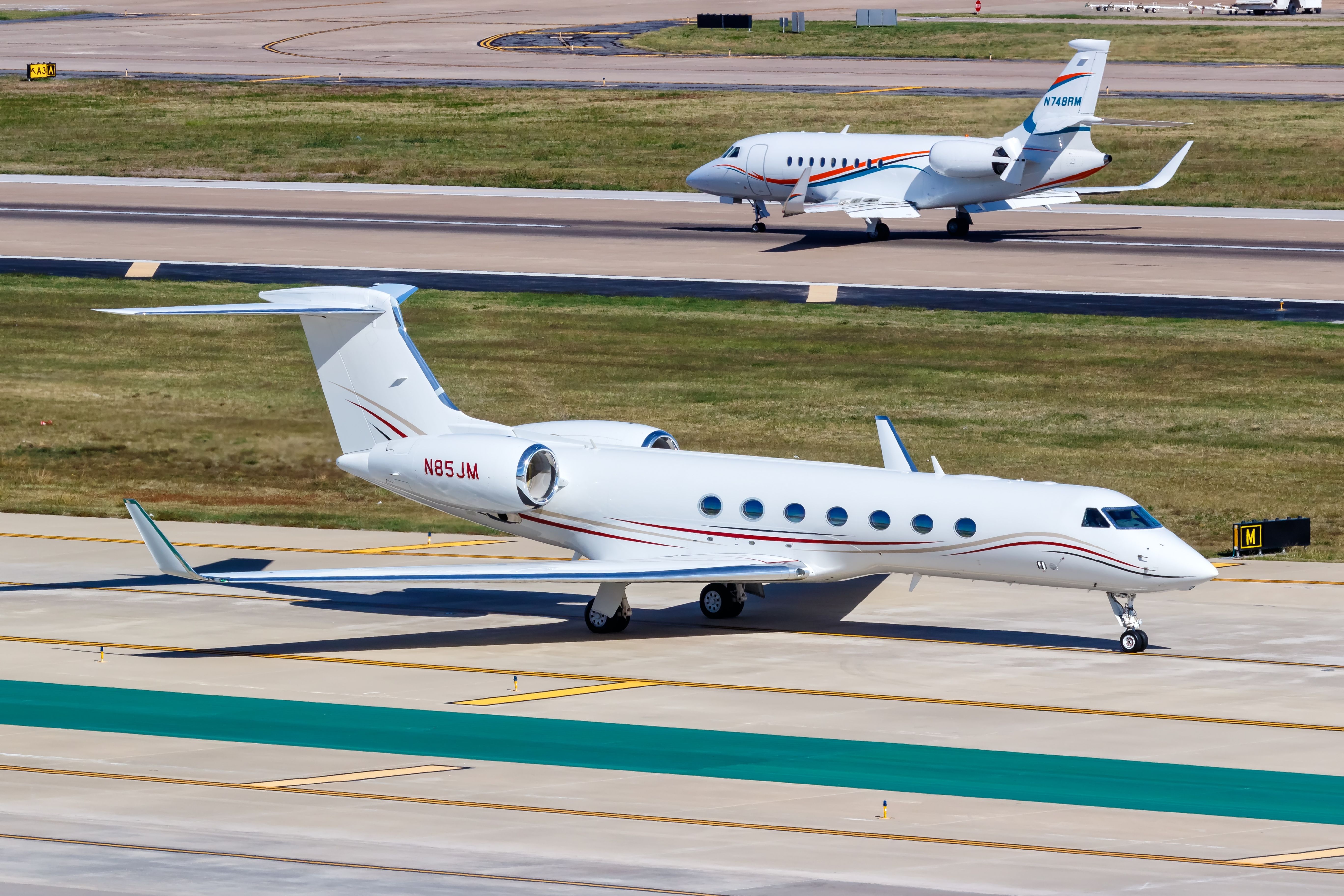 No Priority: The Challenges Of Flying Private Jets At Major Commercial ...