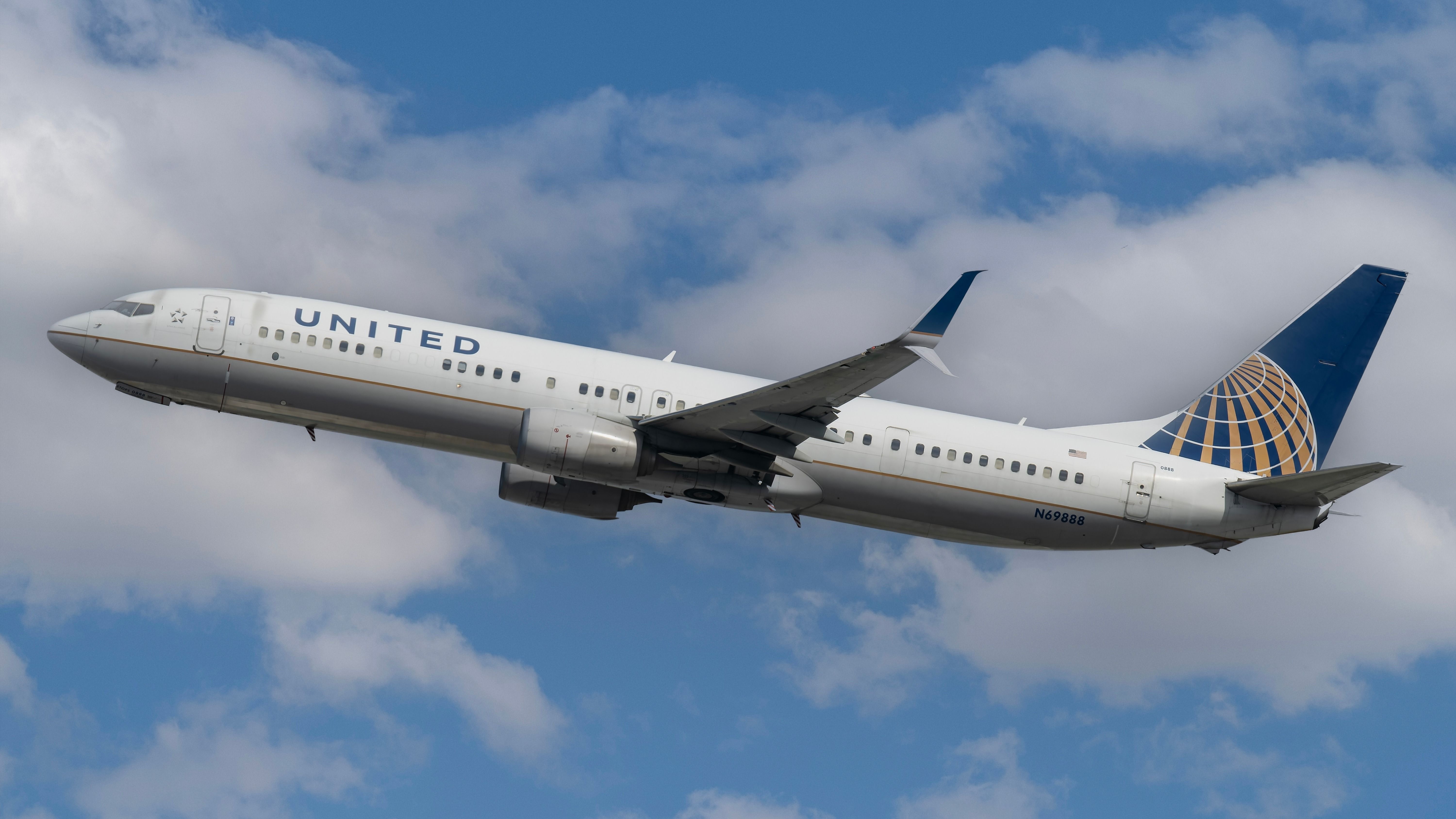 FAA Suggests Airlines Conduct Inspections Of Door Plugs On Boeing 737-900ER Aircraft