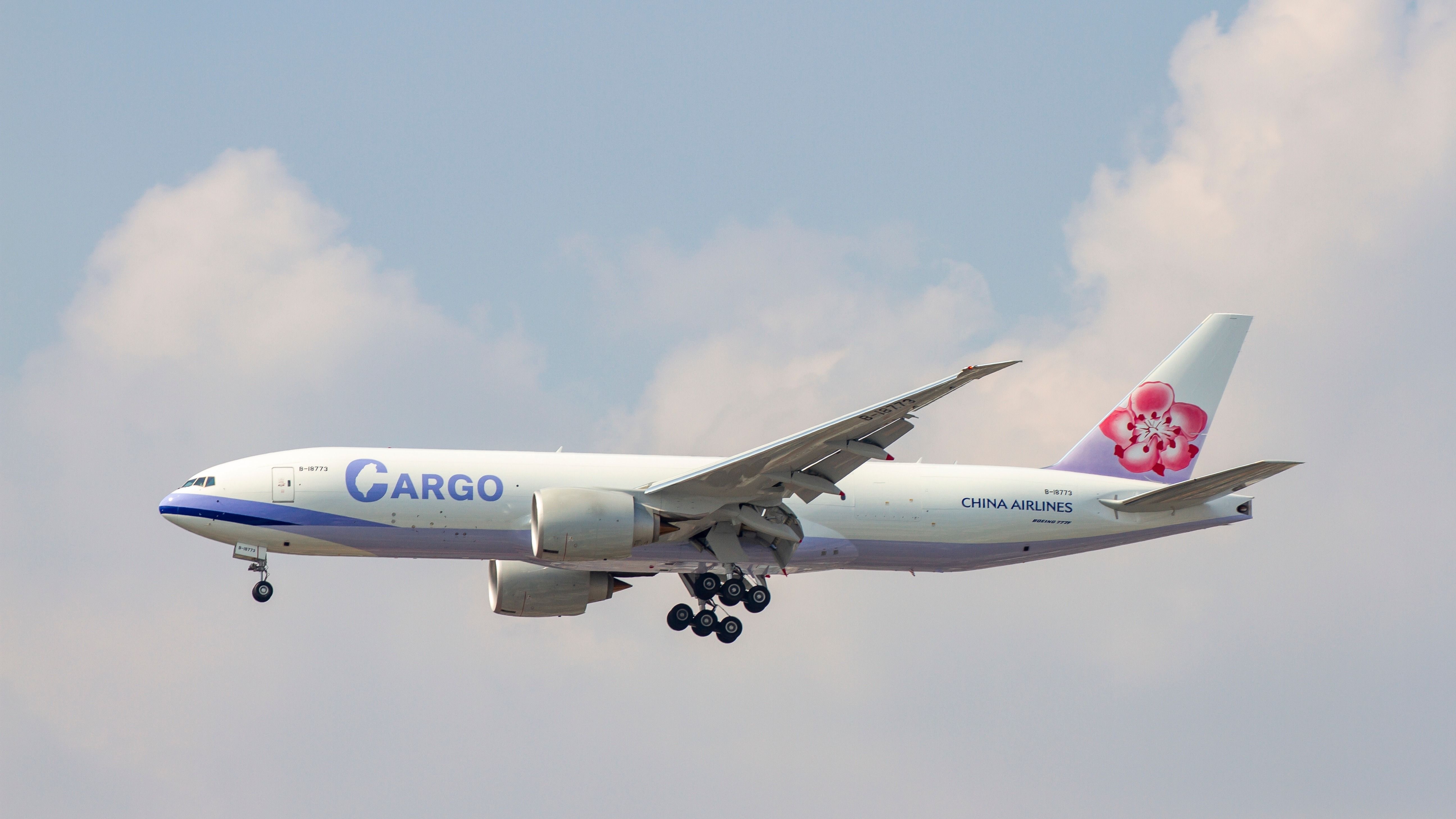 Wow: China Airlines Boeing 777F Reaches 826MPH Over The Pacific Ocean