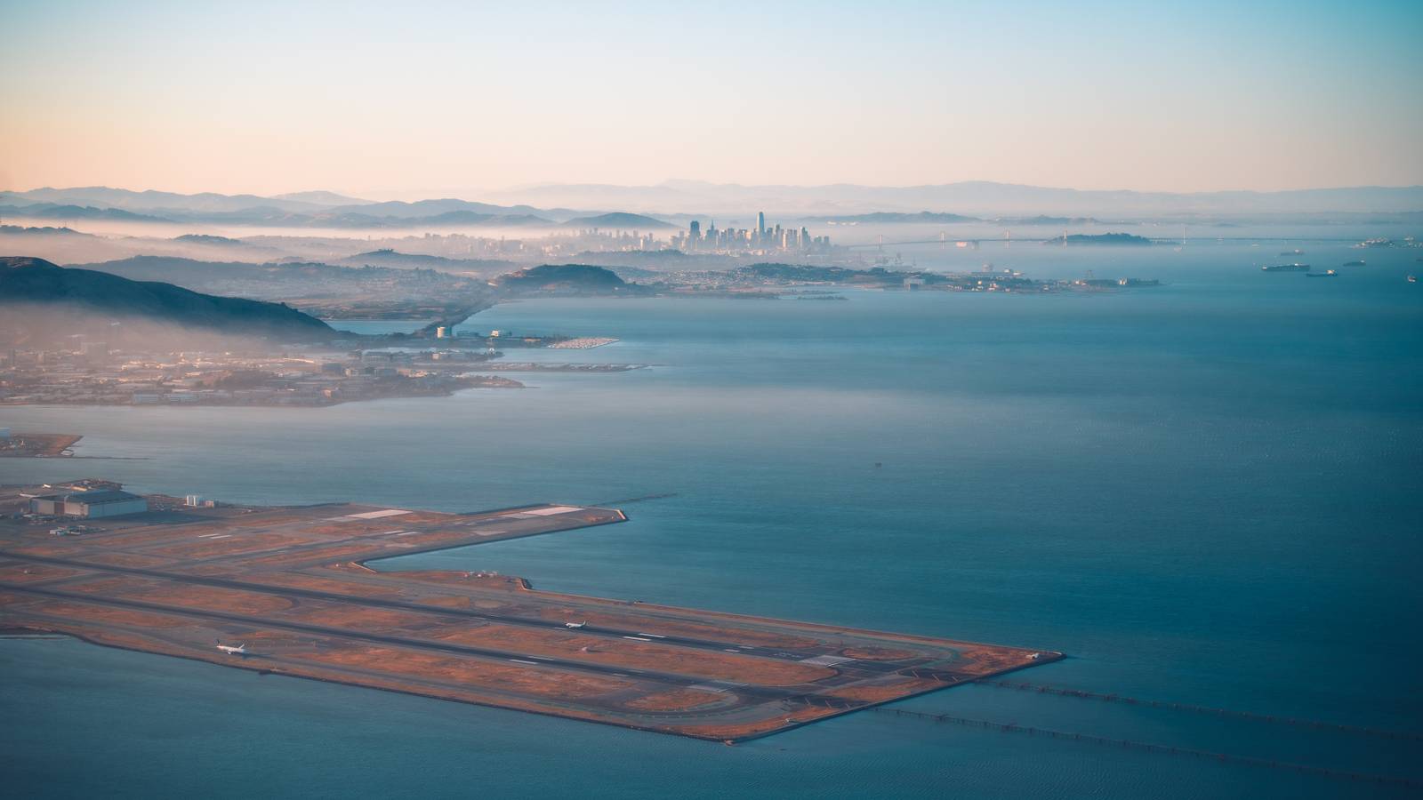 Which US Airports Have Parallel Runways That Facilitate Simultaneous ...